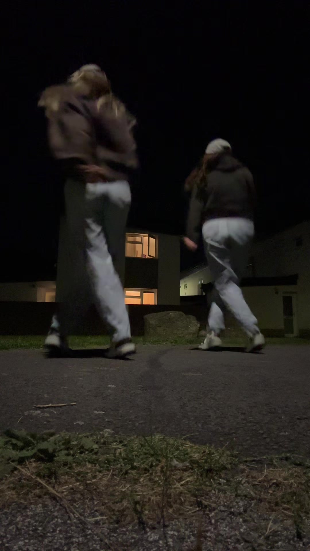 x.sister_shuffle.x (@x.sister_shuffle.x) - Urlebird