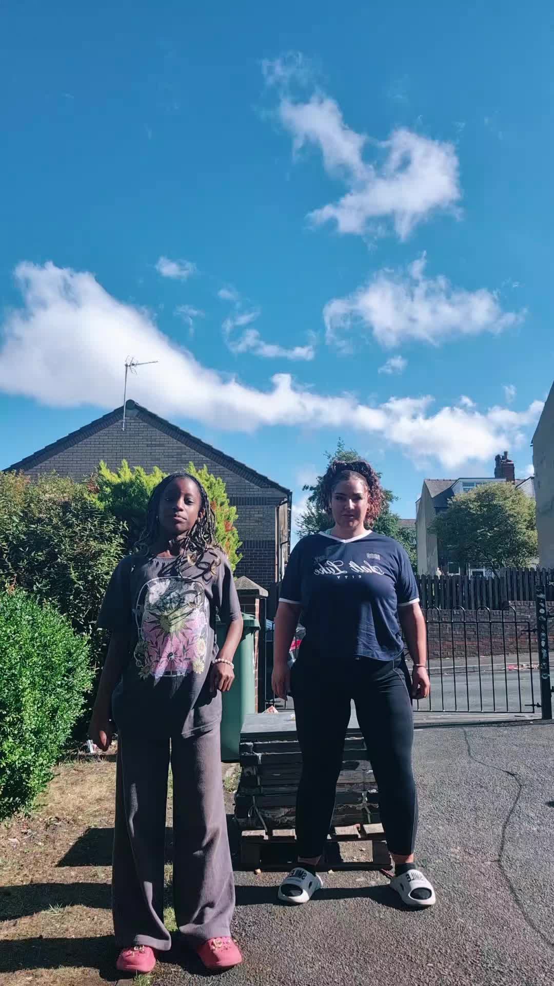 Esha Mae (@eshamae1) - Urlebird