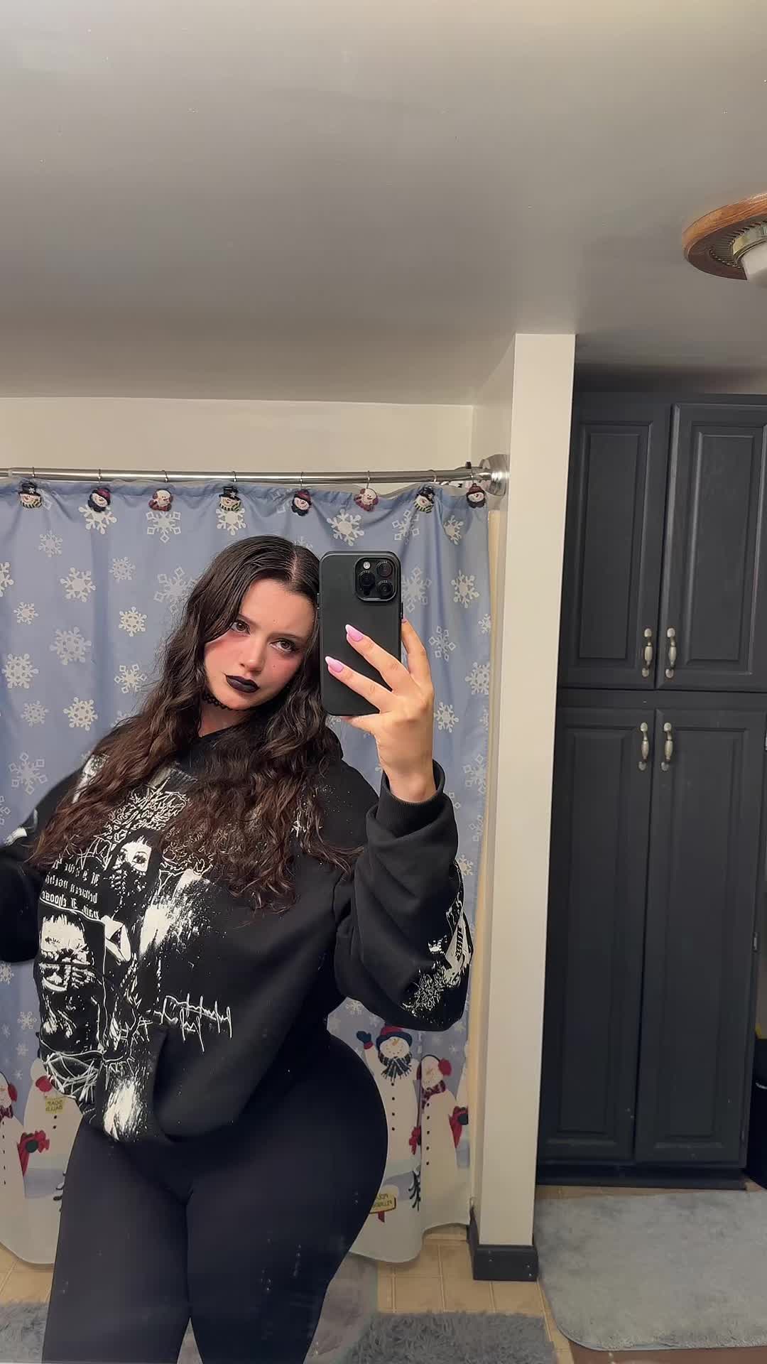 athena🖤 (@athena.kami) - Urlebird