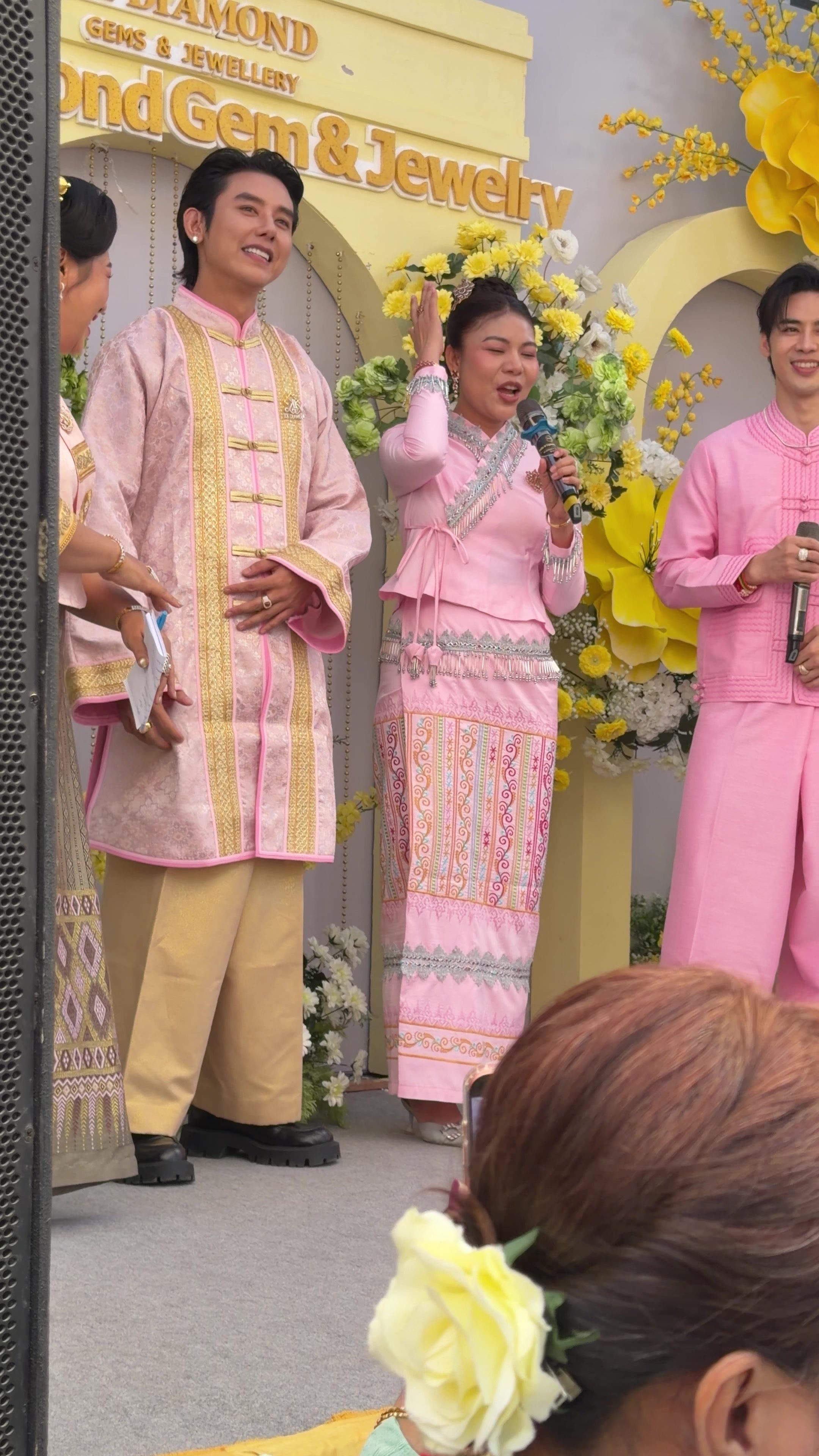 KKDiamond. စိန်ရွှေရတနာဆိုင်ဖွင်ပွဲမှာ | Nay Ba Lu (Ellis Lwin ...