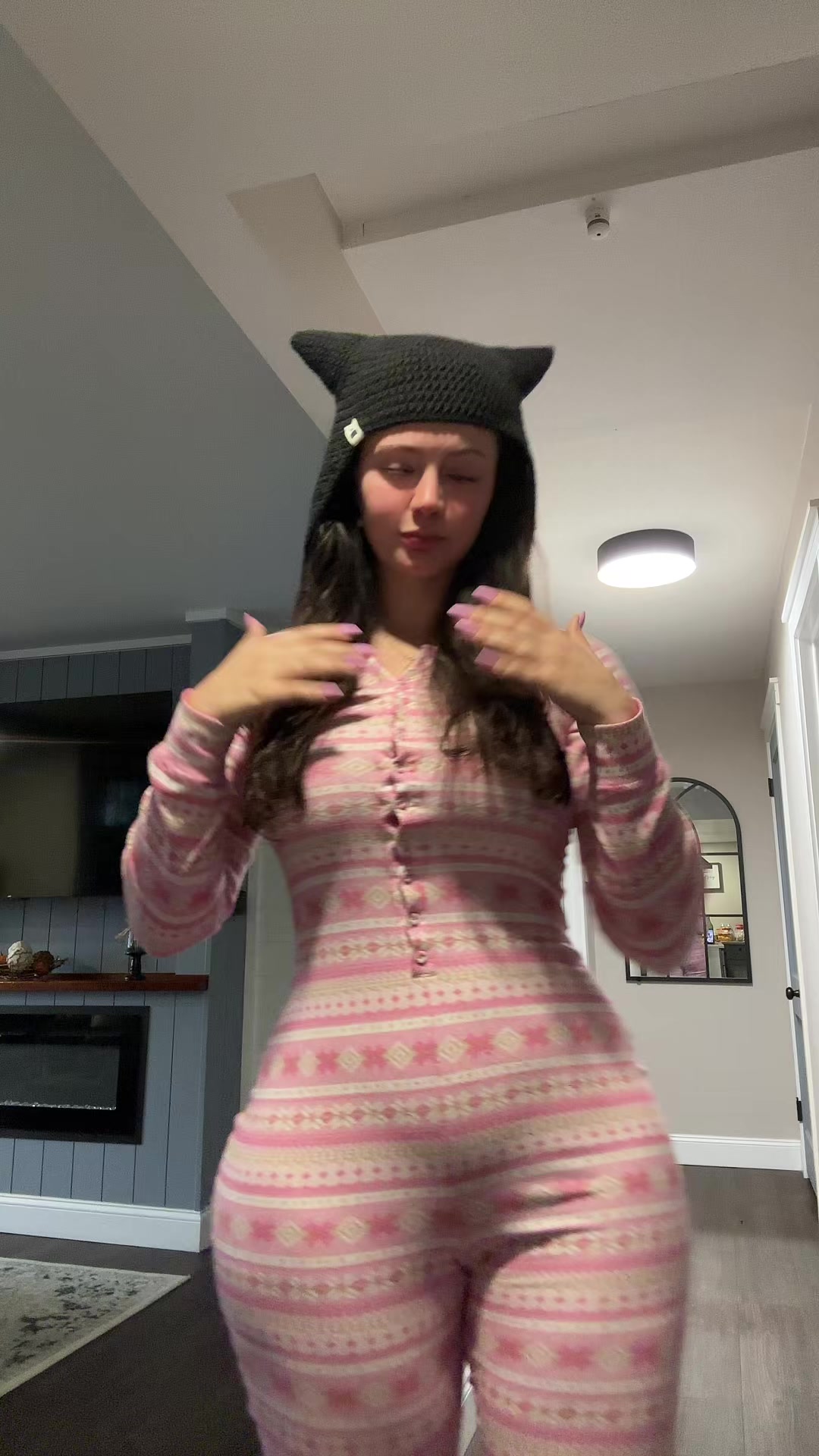 athena🖤 (@athena.kami) - Urlebird