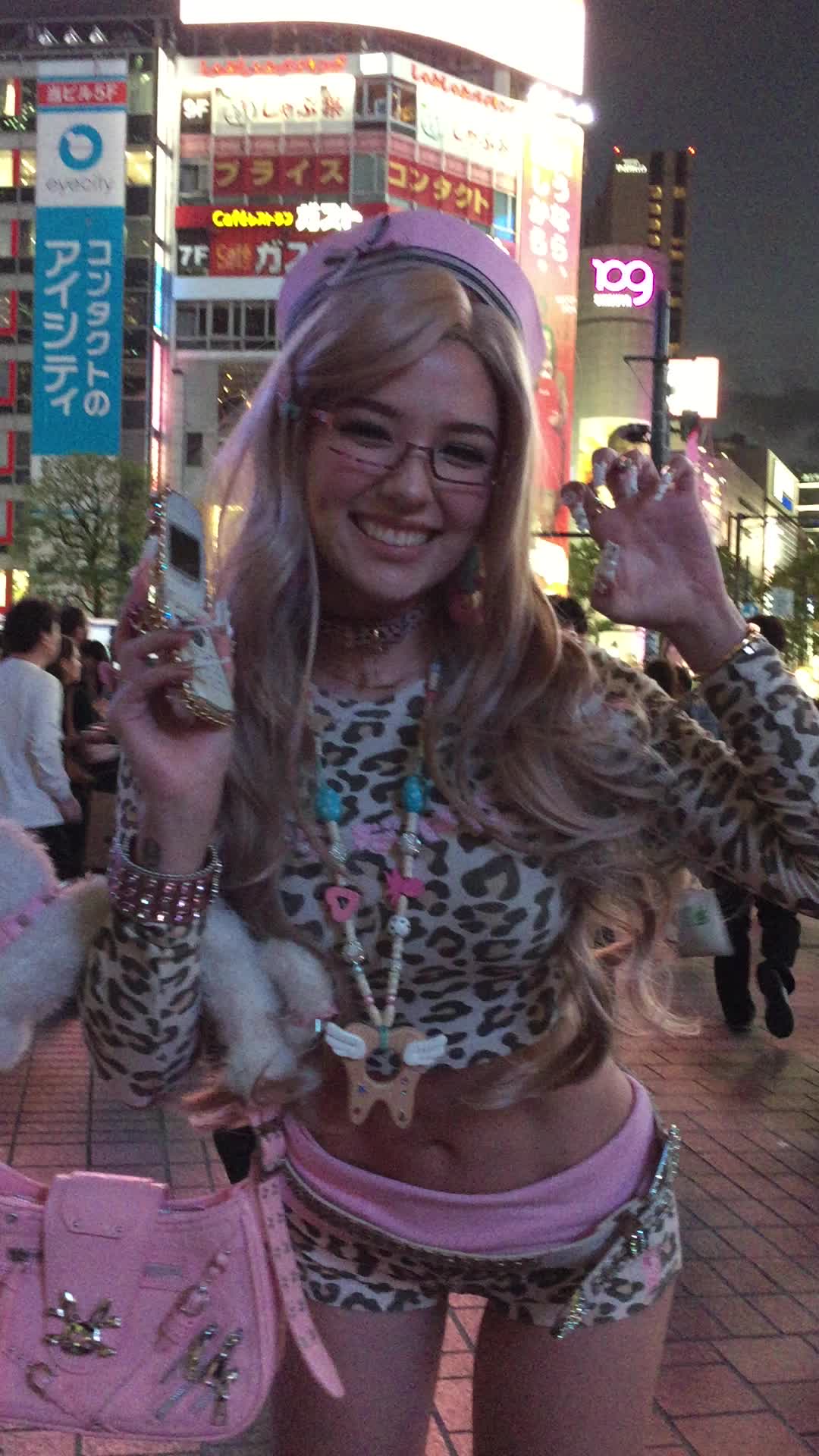 Tina Kitsune 🦊 (@tina.kitsune) - Urlebird