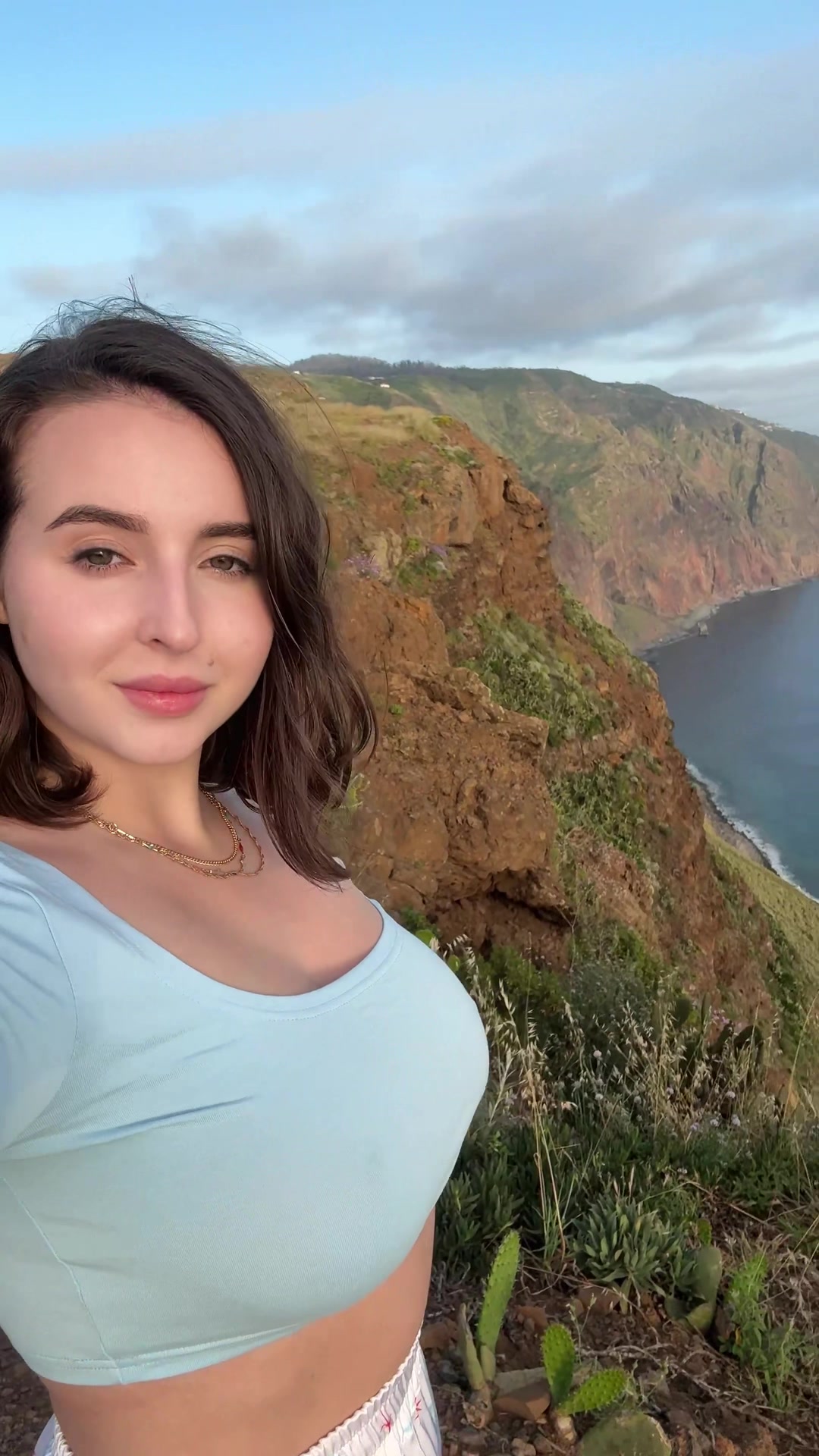 Suzanna Joy (@suzannaenjoy) - Urlebird