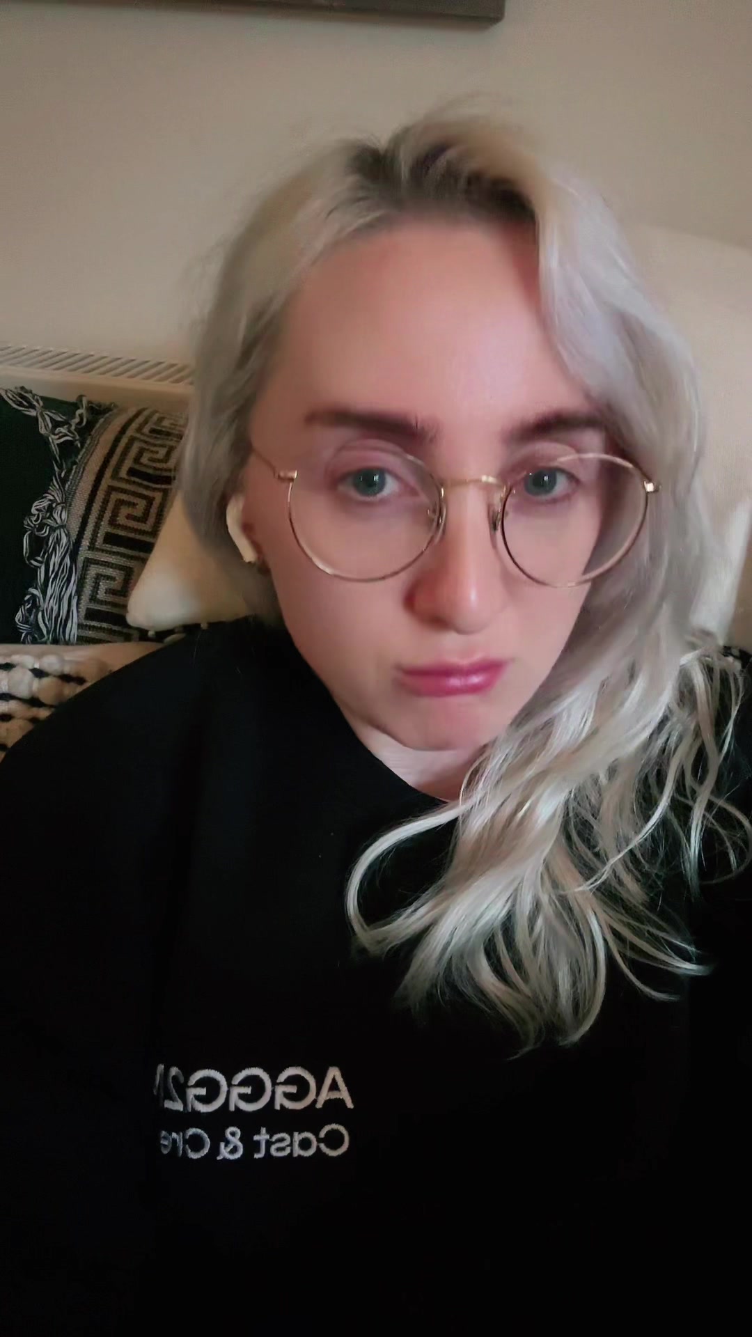 Holly Jackson (@hojay92) - Urlebird