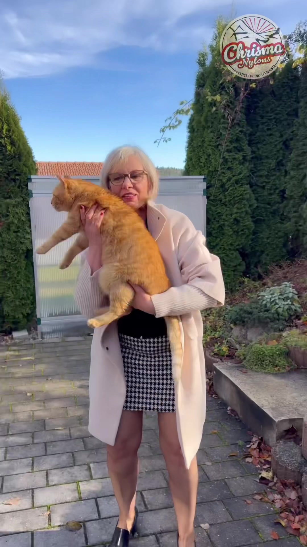 Chrisma (@chrisma_nylons) - Urlebird