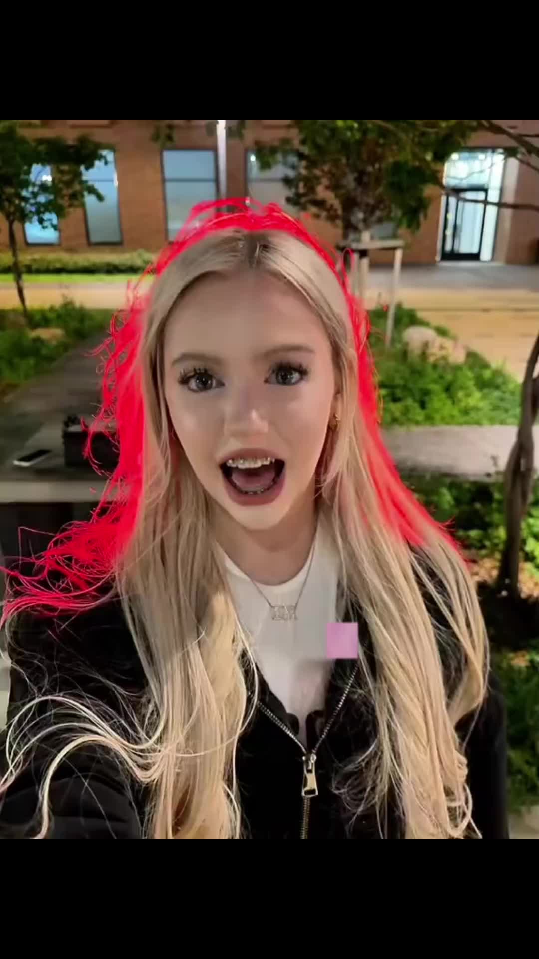 twitch.tv/upminaa (@upminaaa.cos) - Urlebird