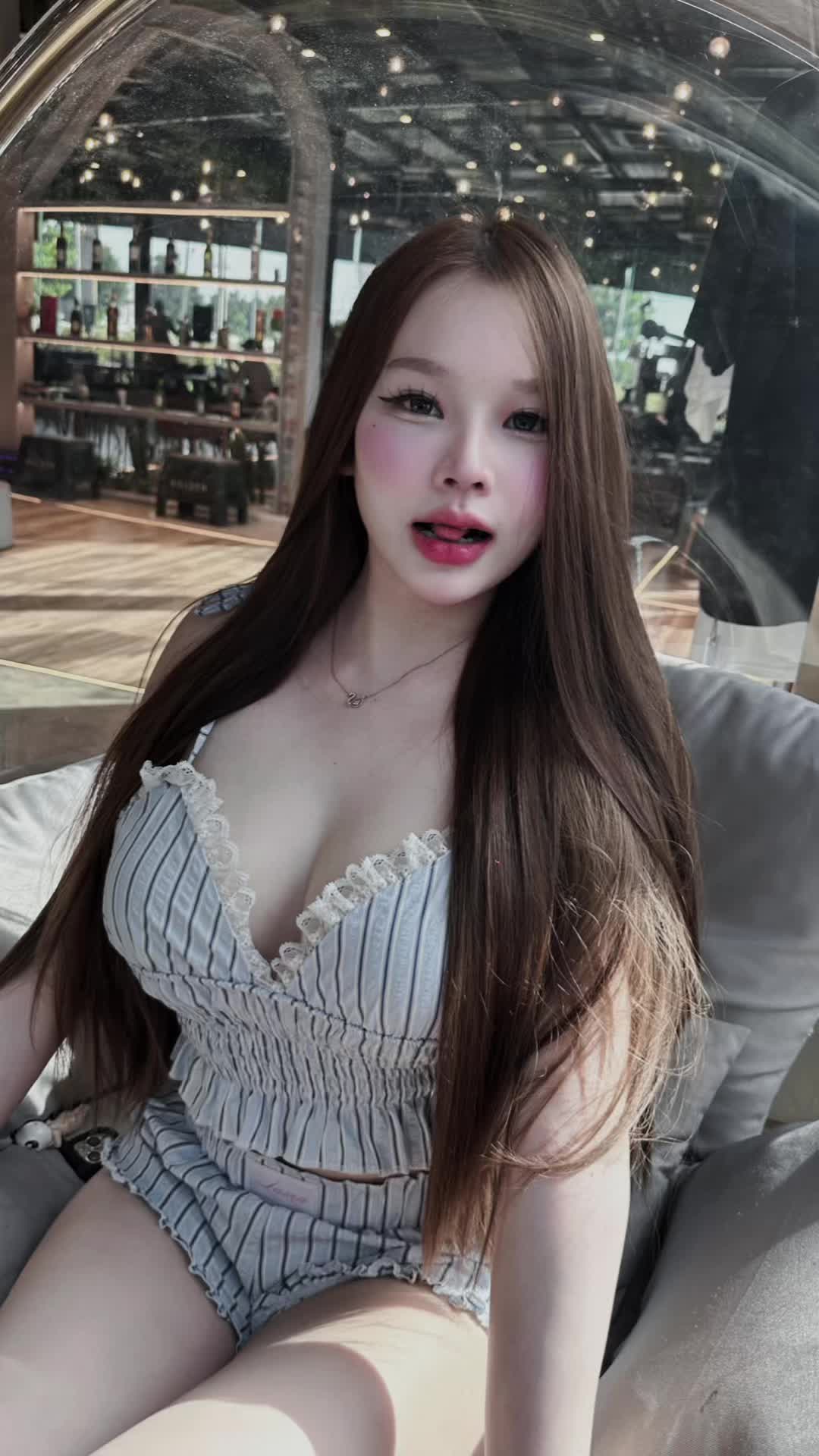 junekanok (@junekanok) - Urlebird