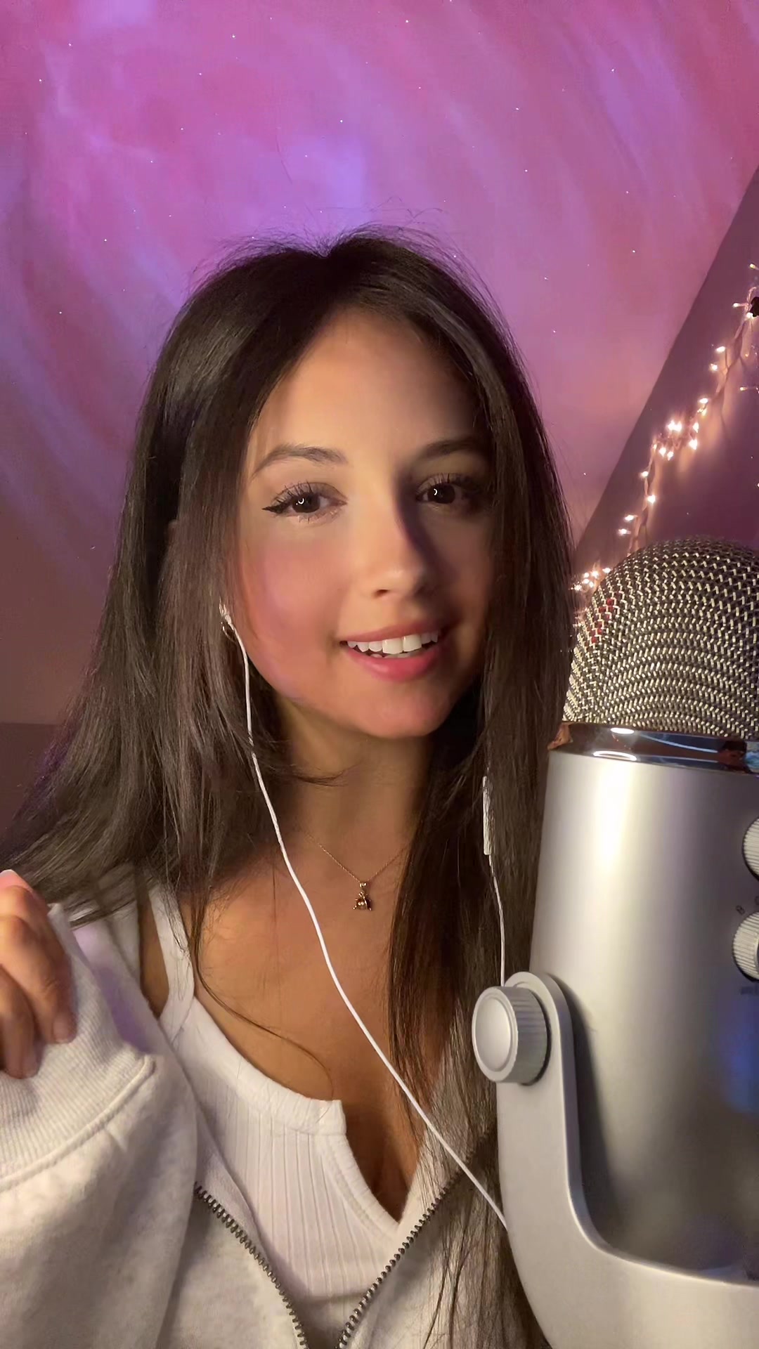 cait ASMR (@caitasmrofficial) - Urlebird