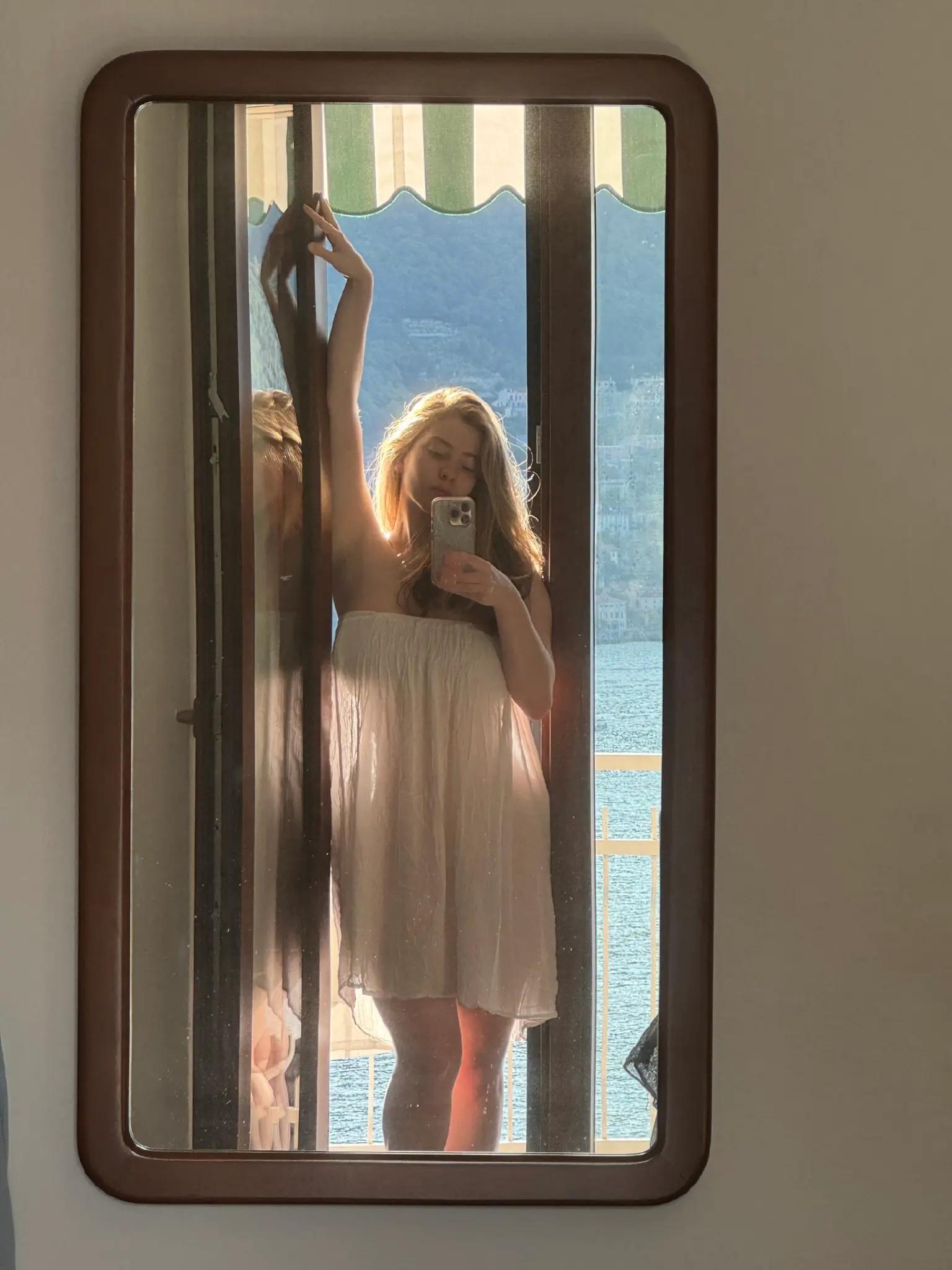 Emily Emika (@emiilyemika) - Urlebird