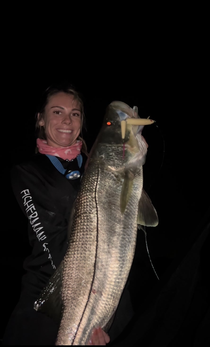 Big snook using a custom jointed Redfin | Rebecca (@rebecca_redington)