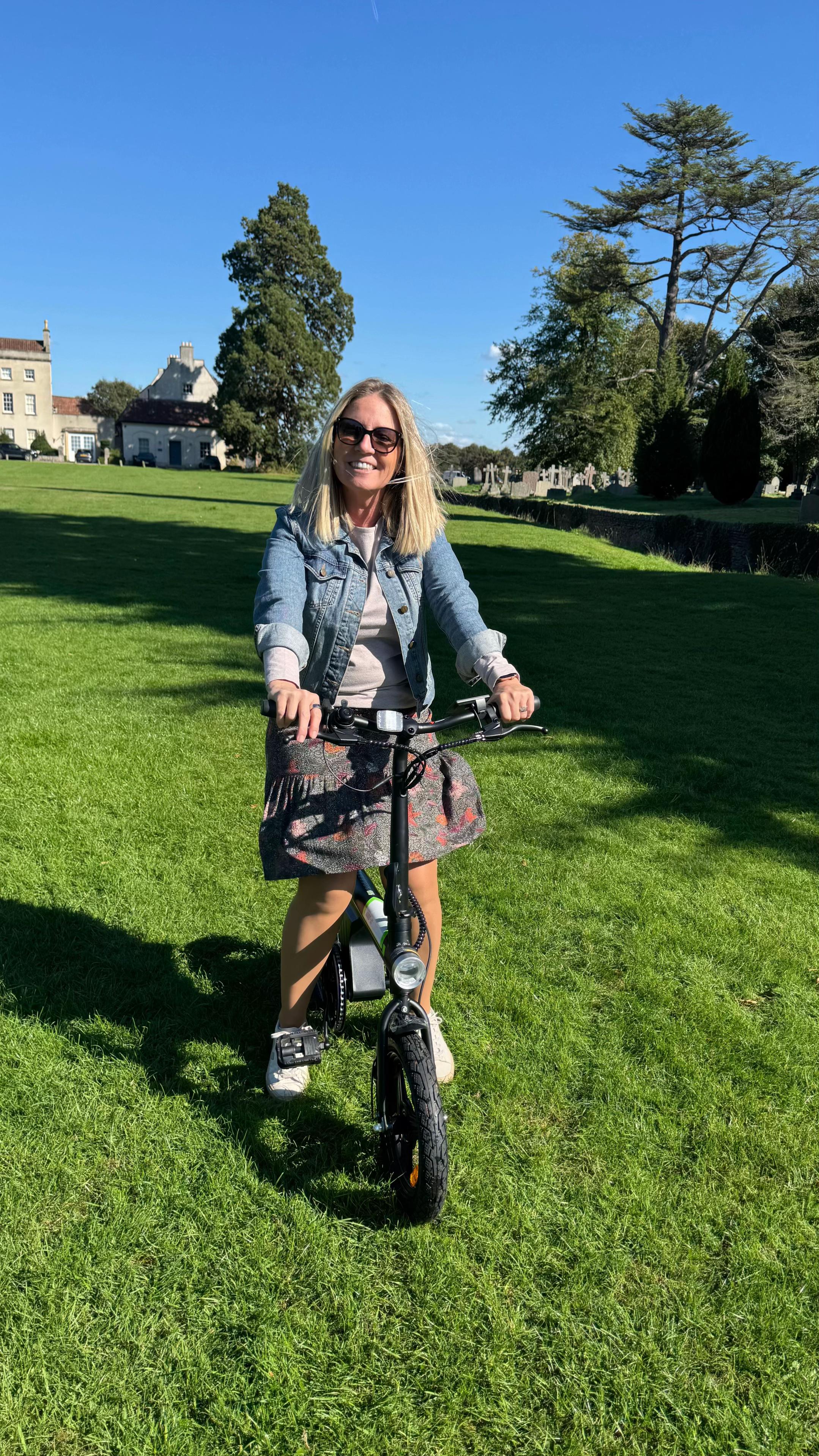 Lucy Masters (@foxygeekgirl) - Urlebird