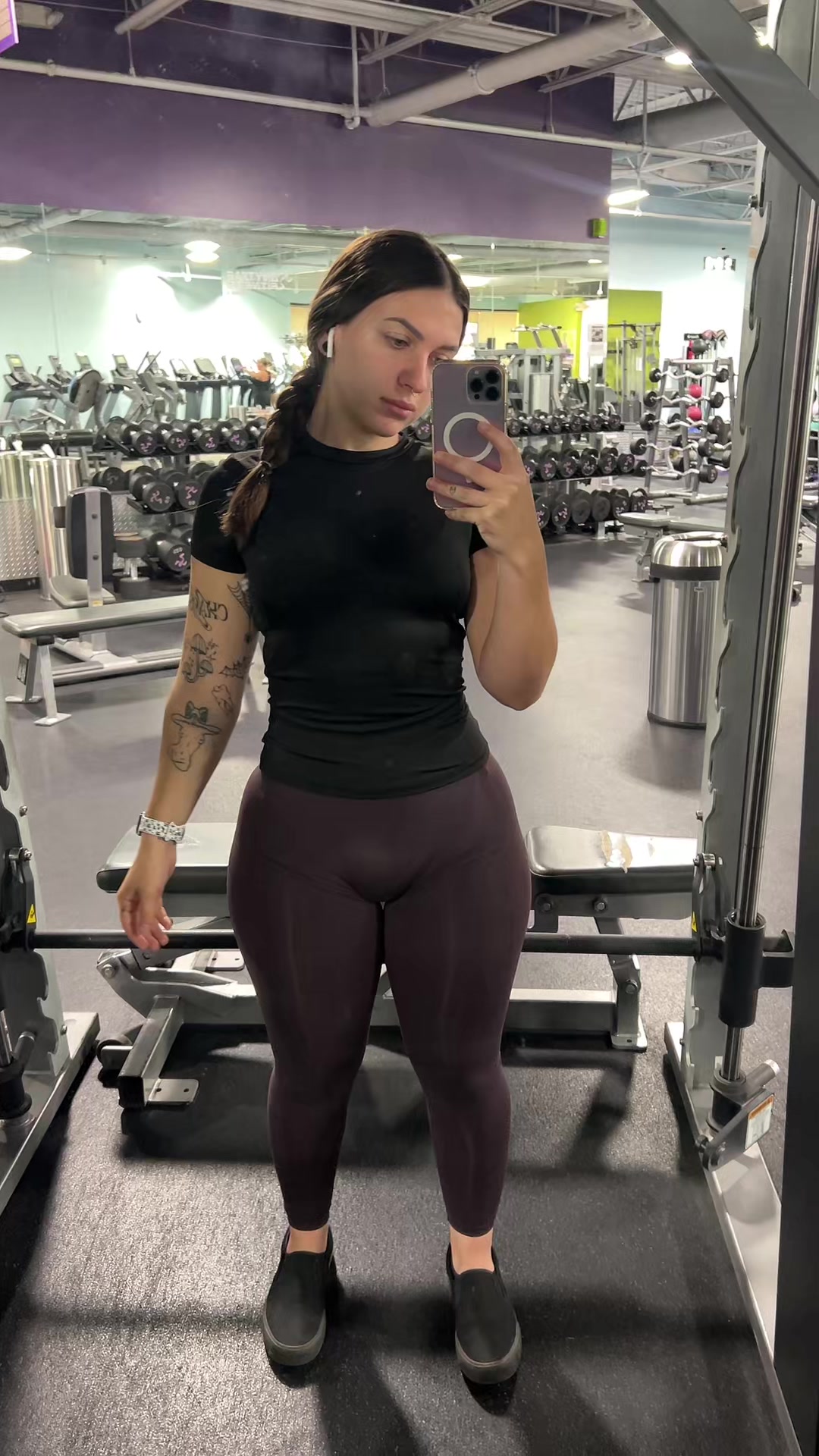 Nicky (@itsnickynaple) - Urlebird