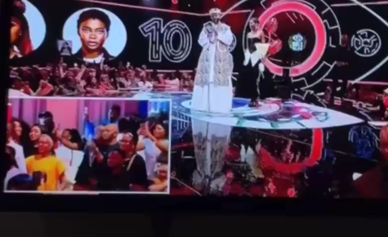 @missnaa22 🇺🇸🇨🇦 (@miss._naa) - Urlebird