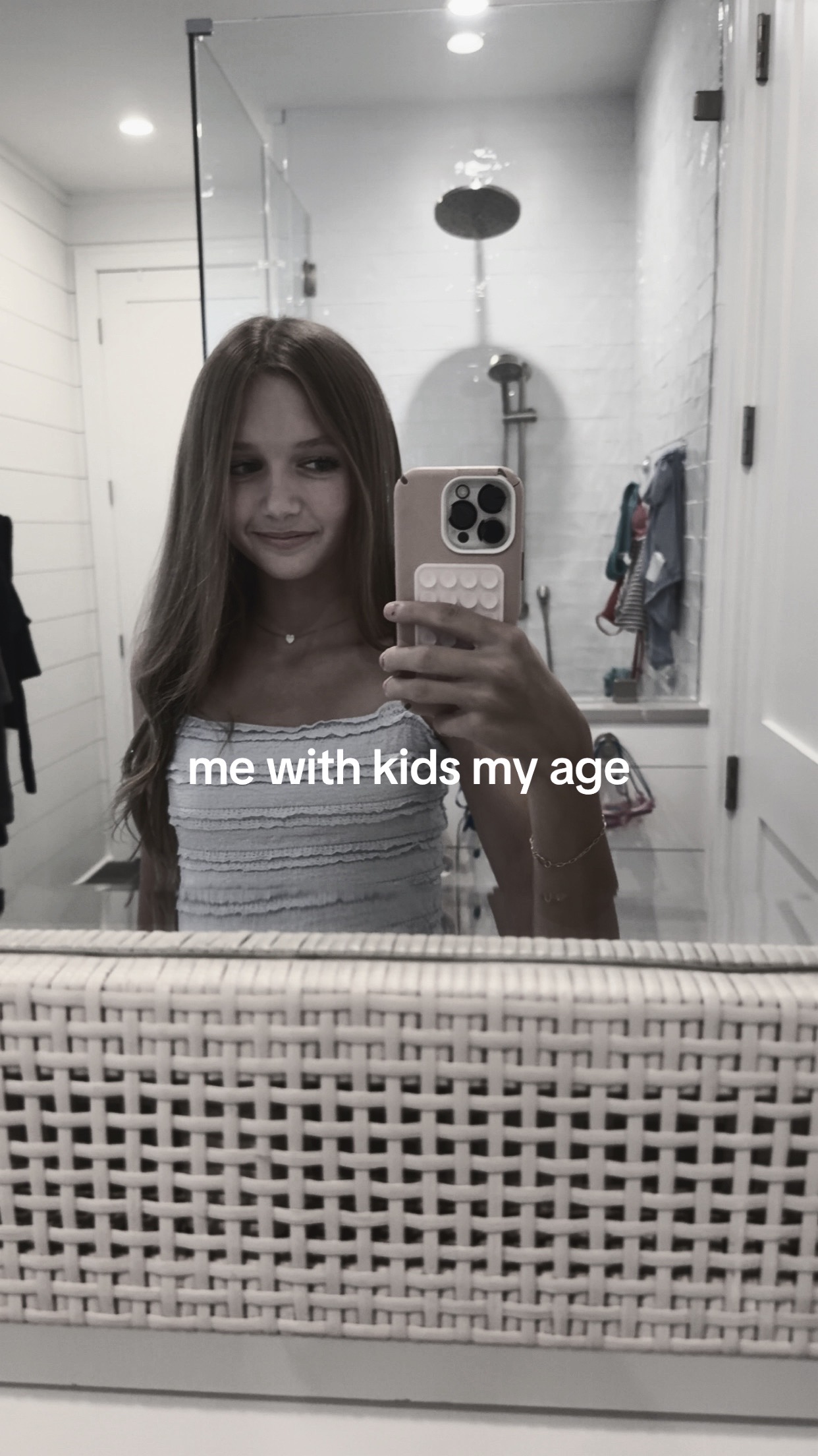 Sydney Raniszeski (@sydneyraniszeski) - Urlebird