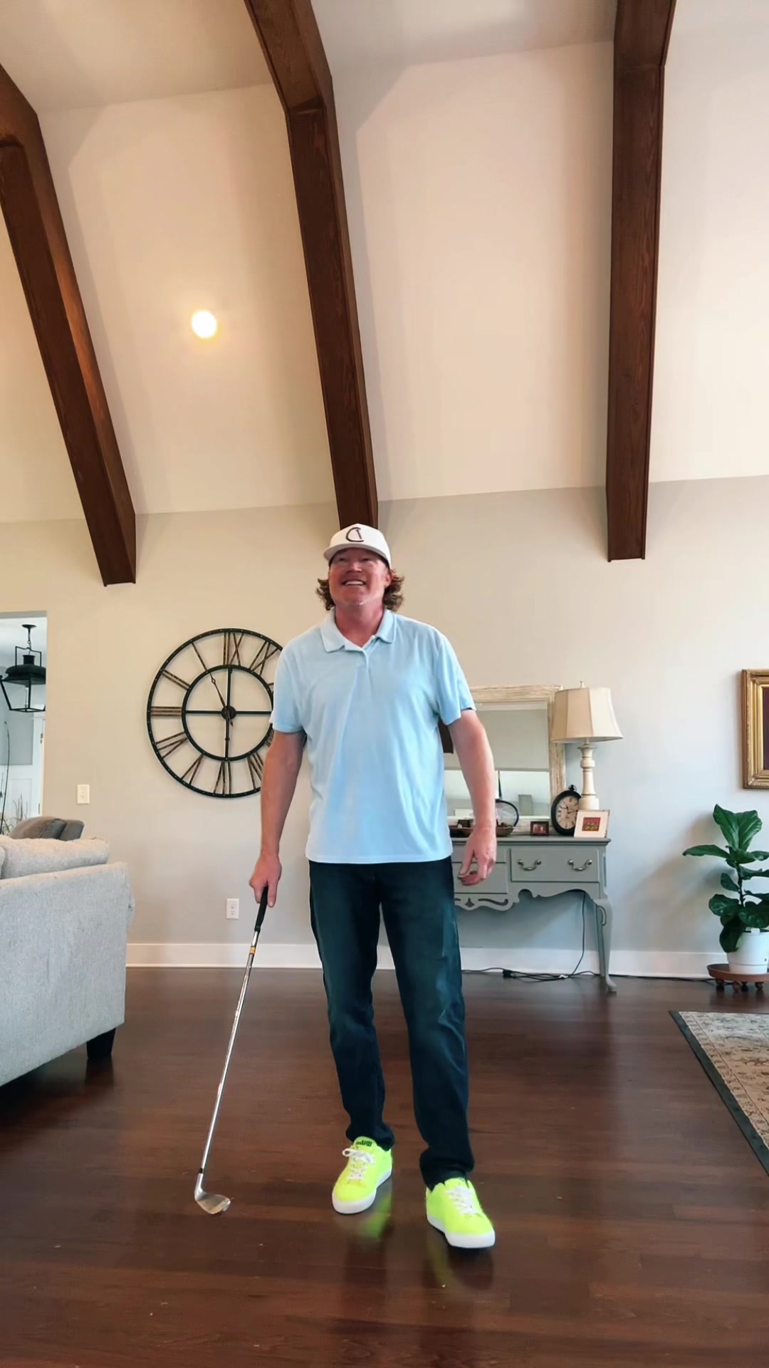 Each person in the photograph | L Money (@kingofmlp)