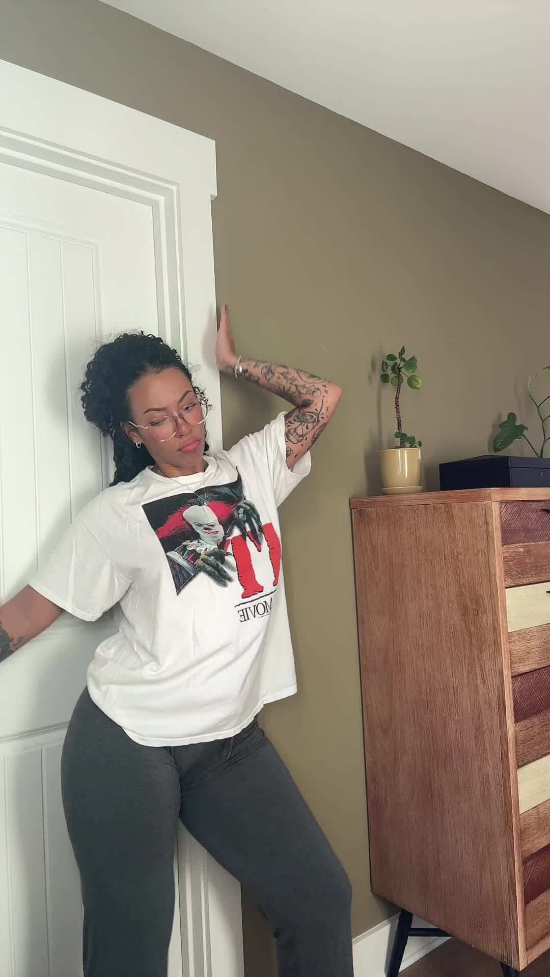 liv 🛸 (@itslunarliv) - Urlebird