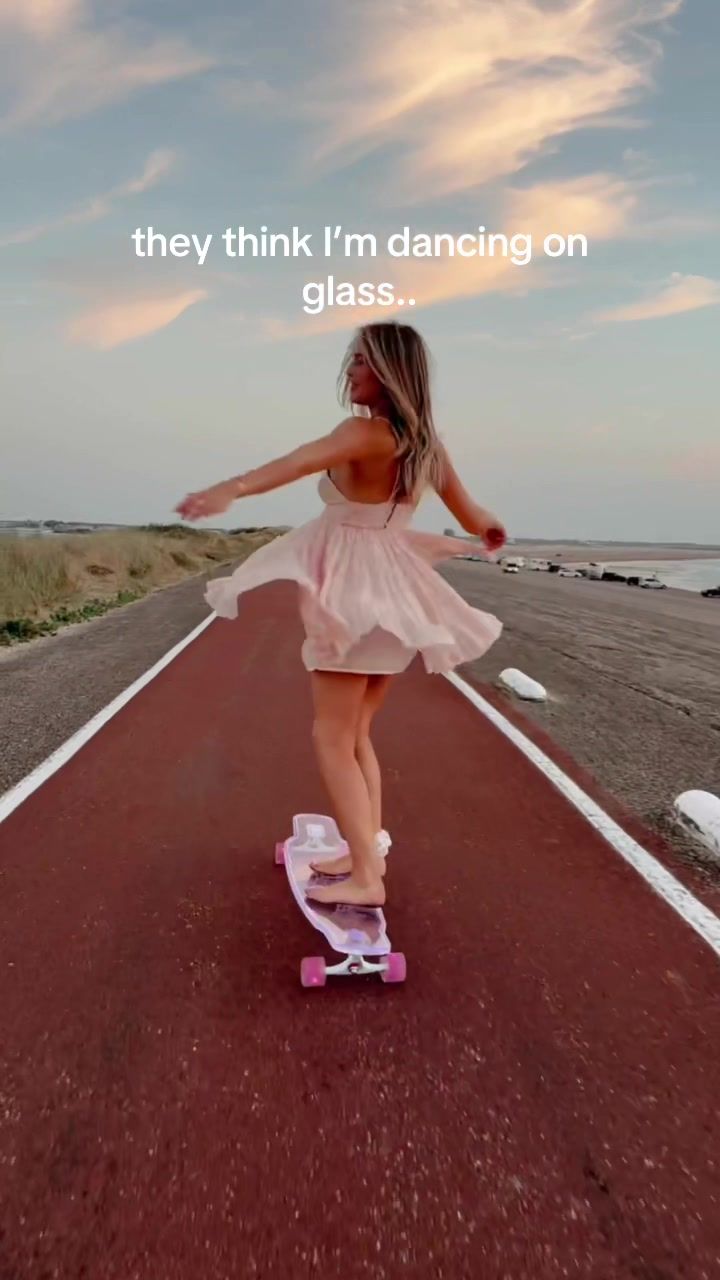 Sterre Meijer (@surfsterre) - Urlebird