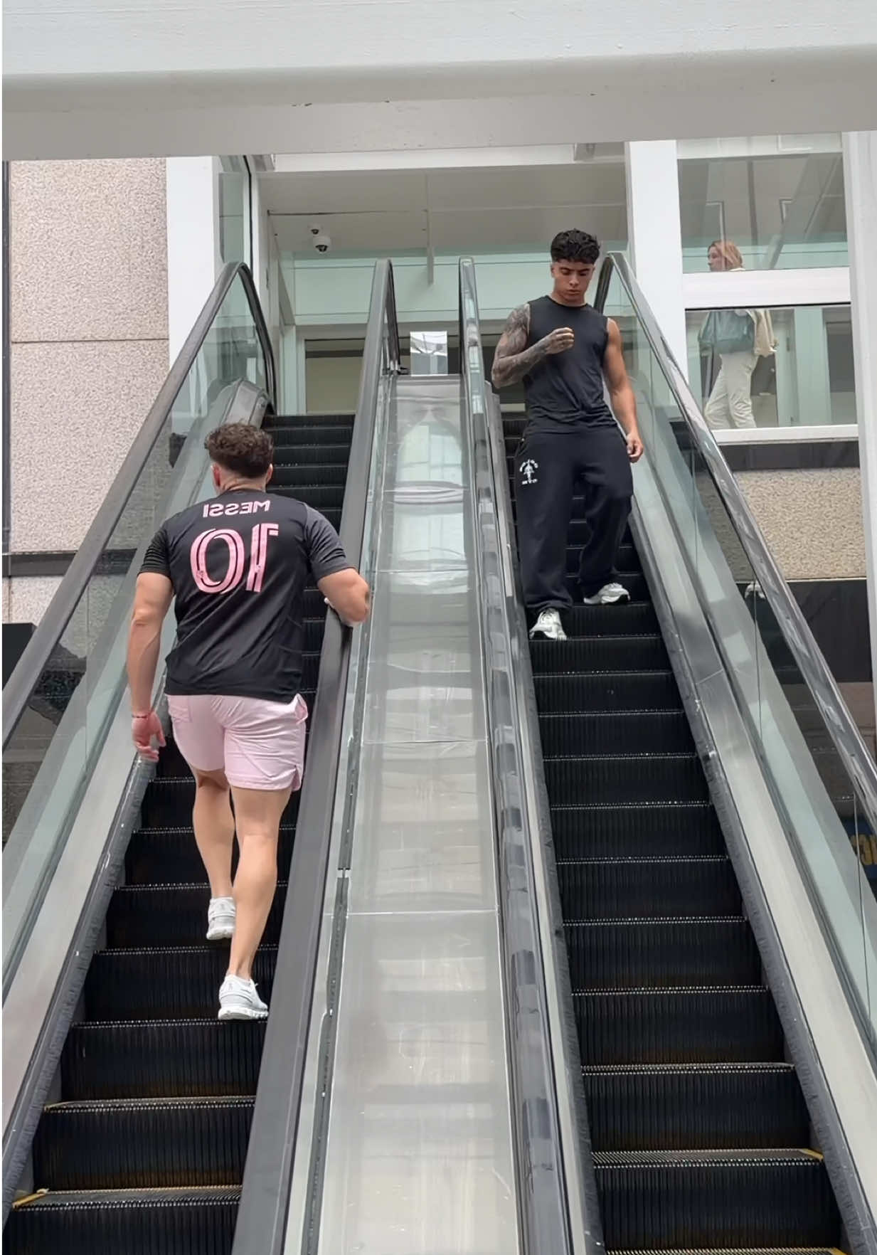 Malik (@itsmalikross) - Urlebird