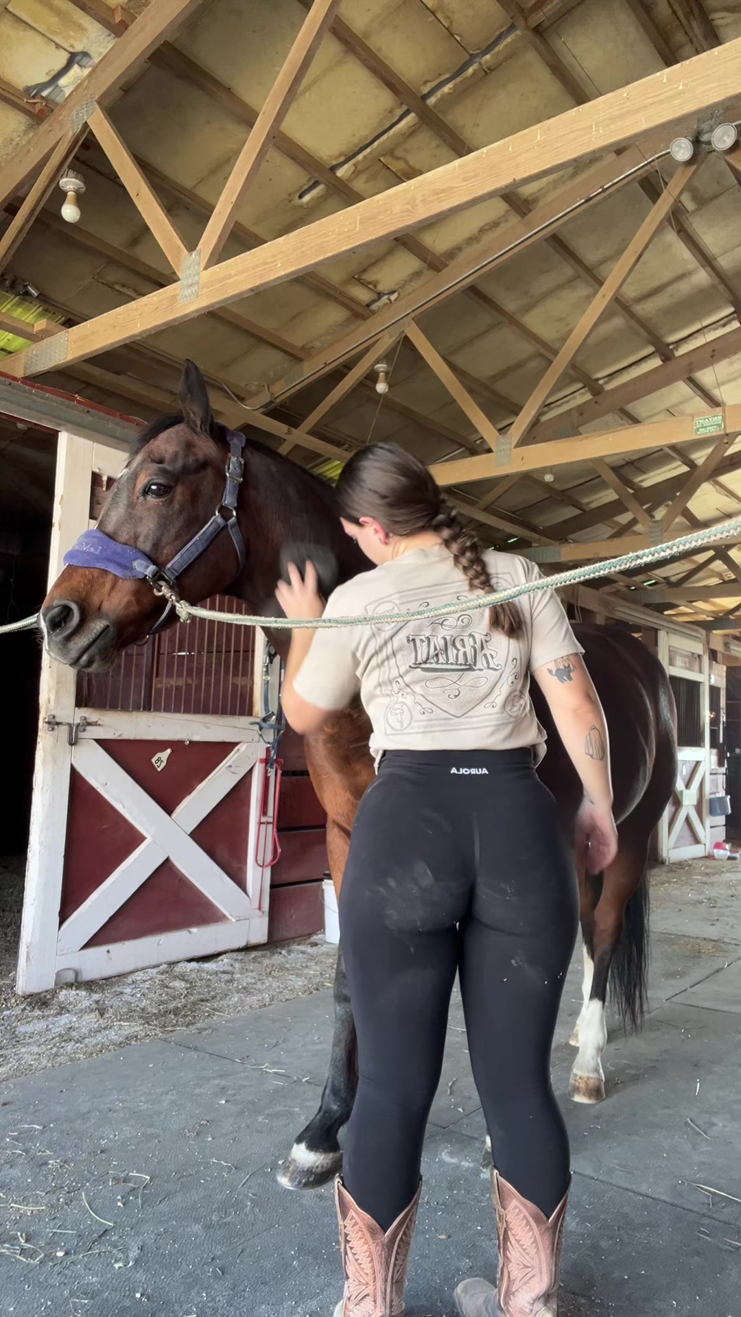 Nicky (@itsnickynaple) - Urlebird