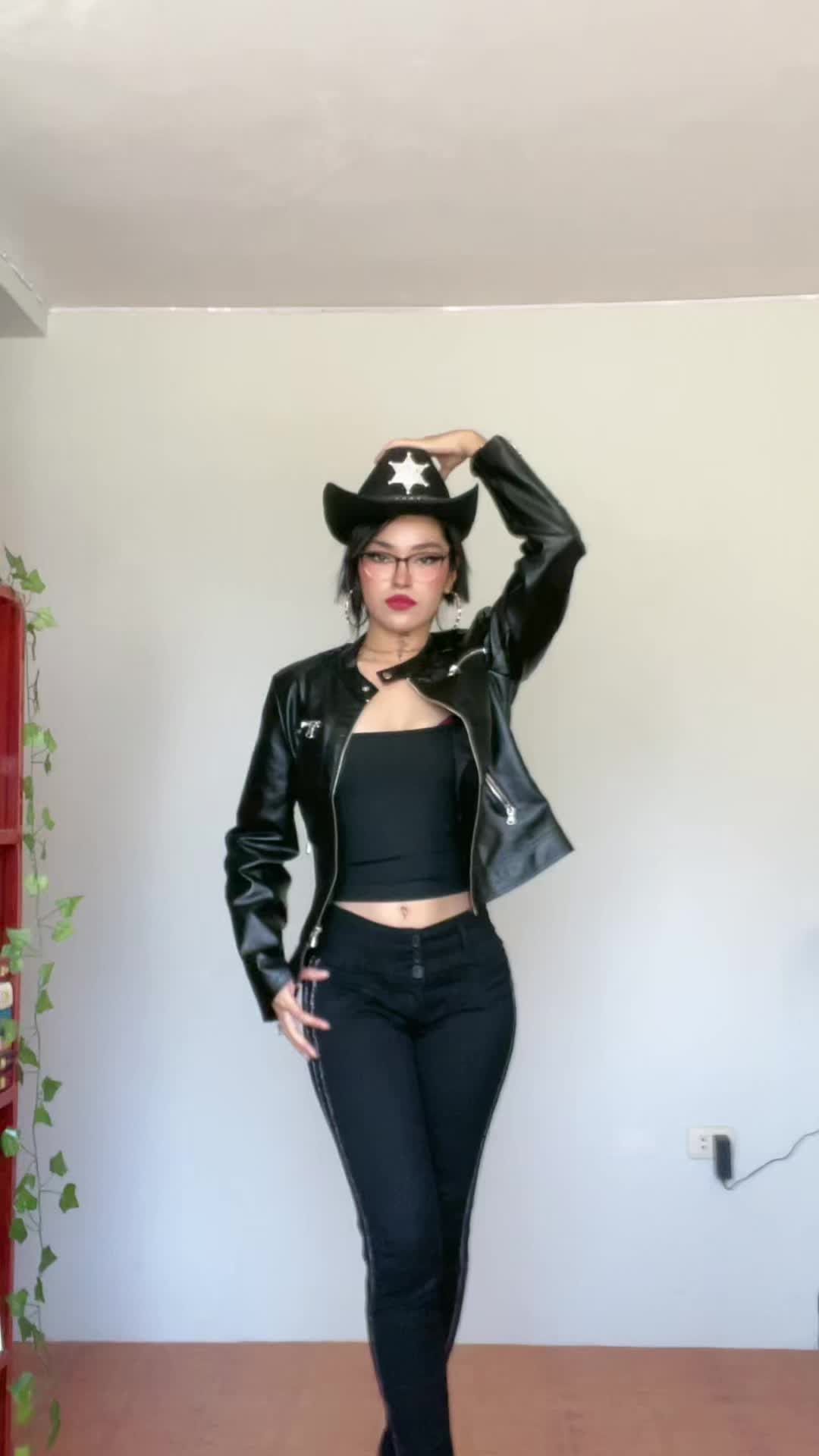 Cowgirl outfit check lol #OOTD #fyp | Azumi (@azumiib)