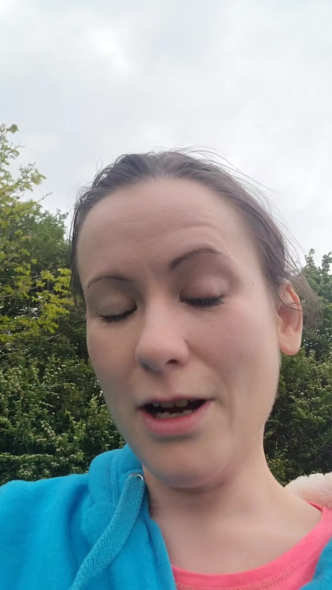 Vicki peach (@vickipeachx) - Urlebird