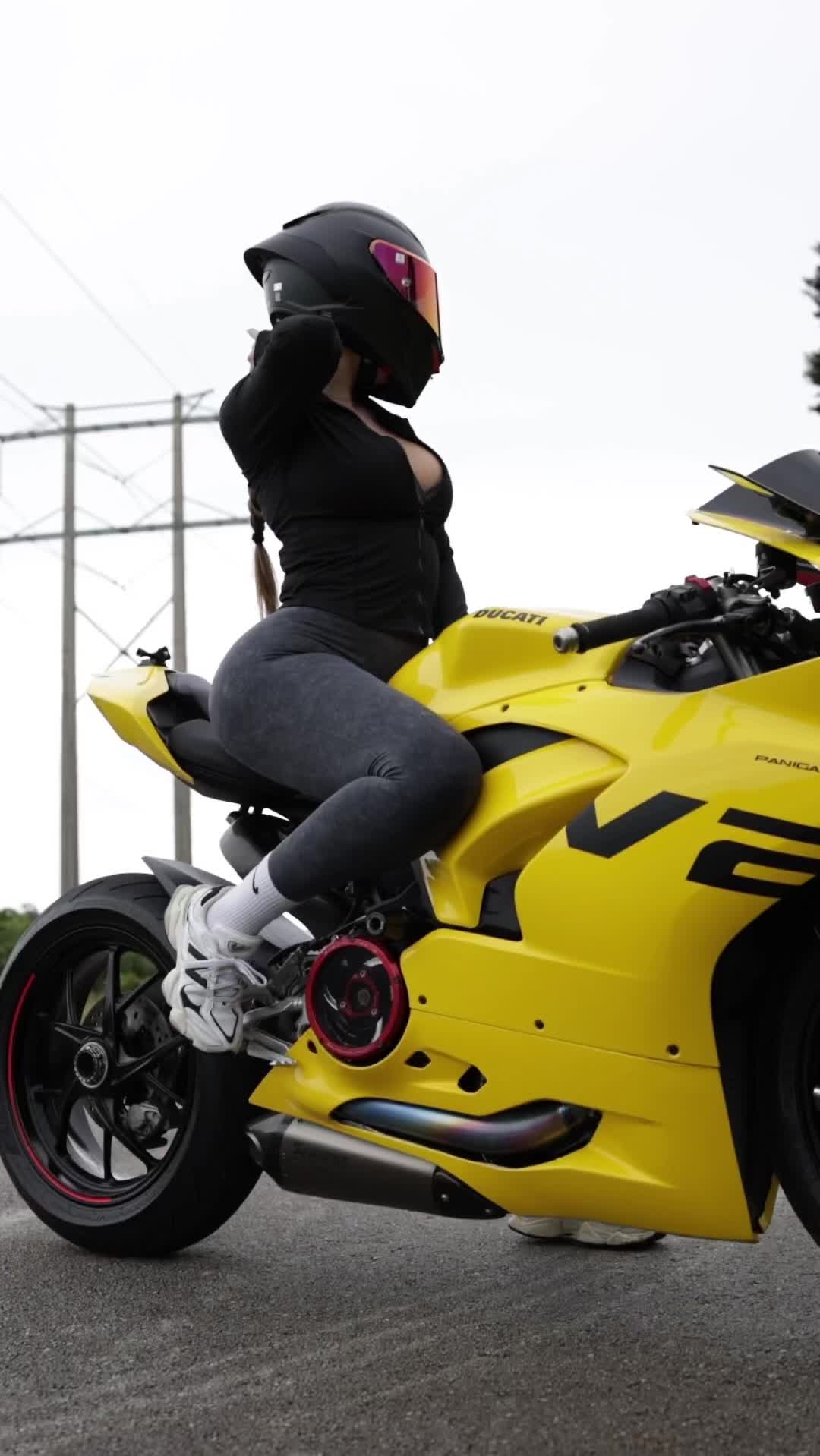 lunaxrides (@lunaxrides) - Urlebird