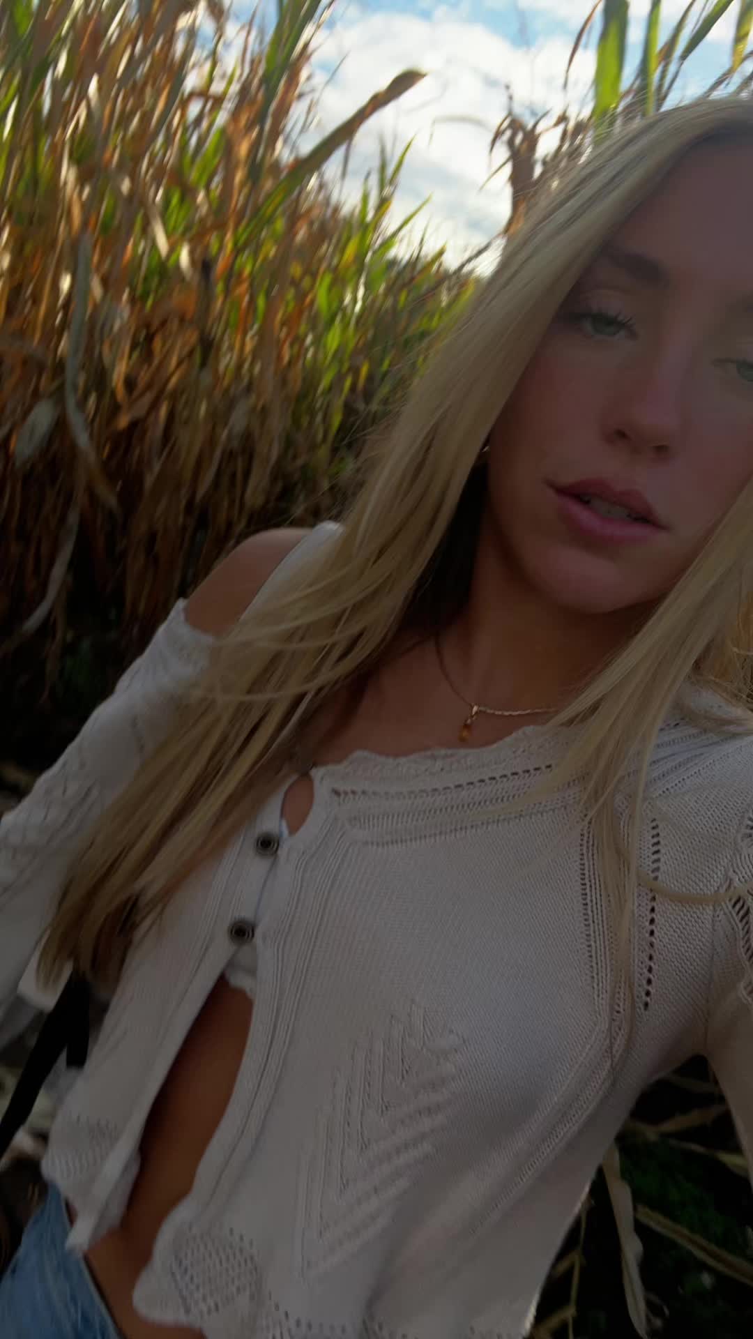 spam🤩😀⚡️😘🥰🥺🤩 (@poofy_sue) - Urlebird