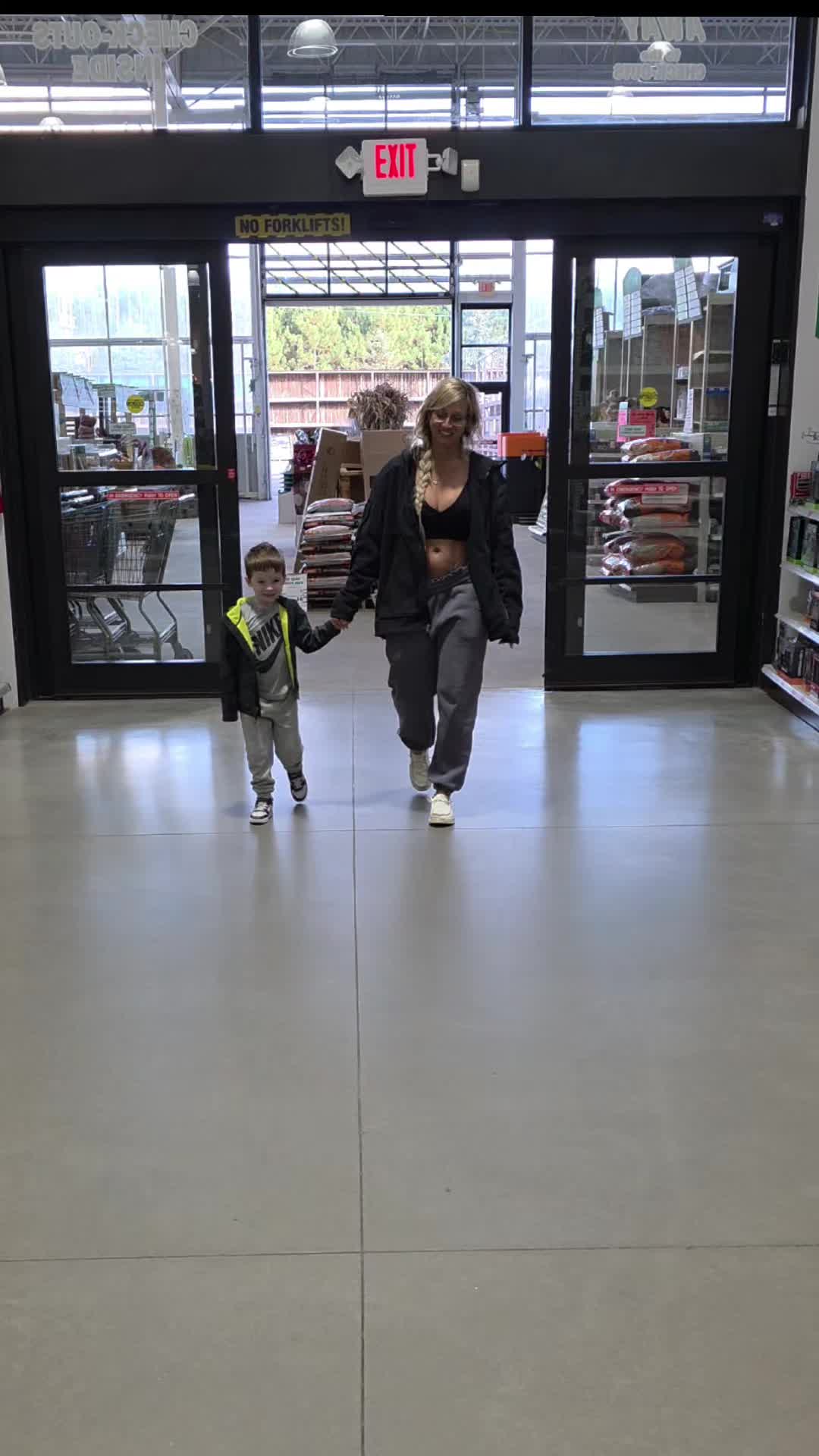 Kat pesch (@katpesch2) - Urlebird