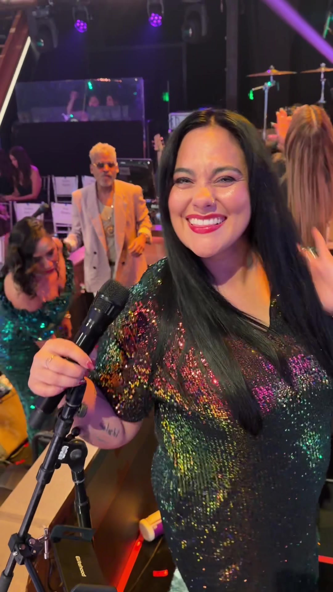 Felicia Barton (@feliciabartonofficial) - Urlebird