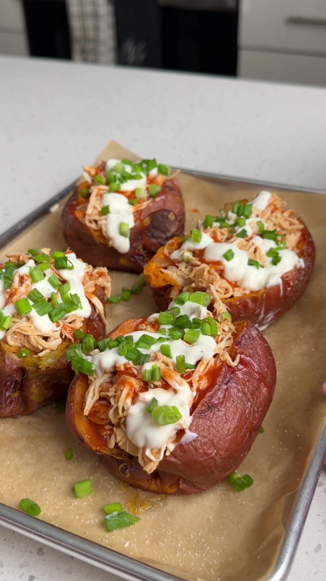 BUFFALO CHICKEN STUFFED SWEET POTATOES | Jaycee (@myproteinpantry)