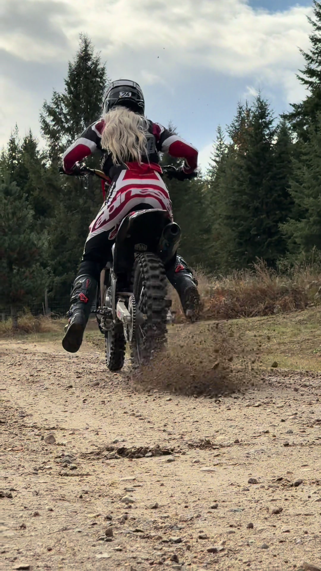 Yana Roney (@powderfluffgurl) - Urlebird