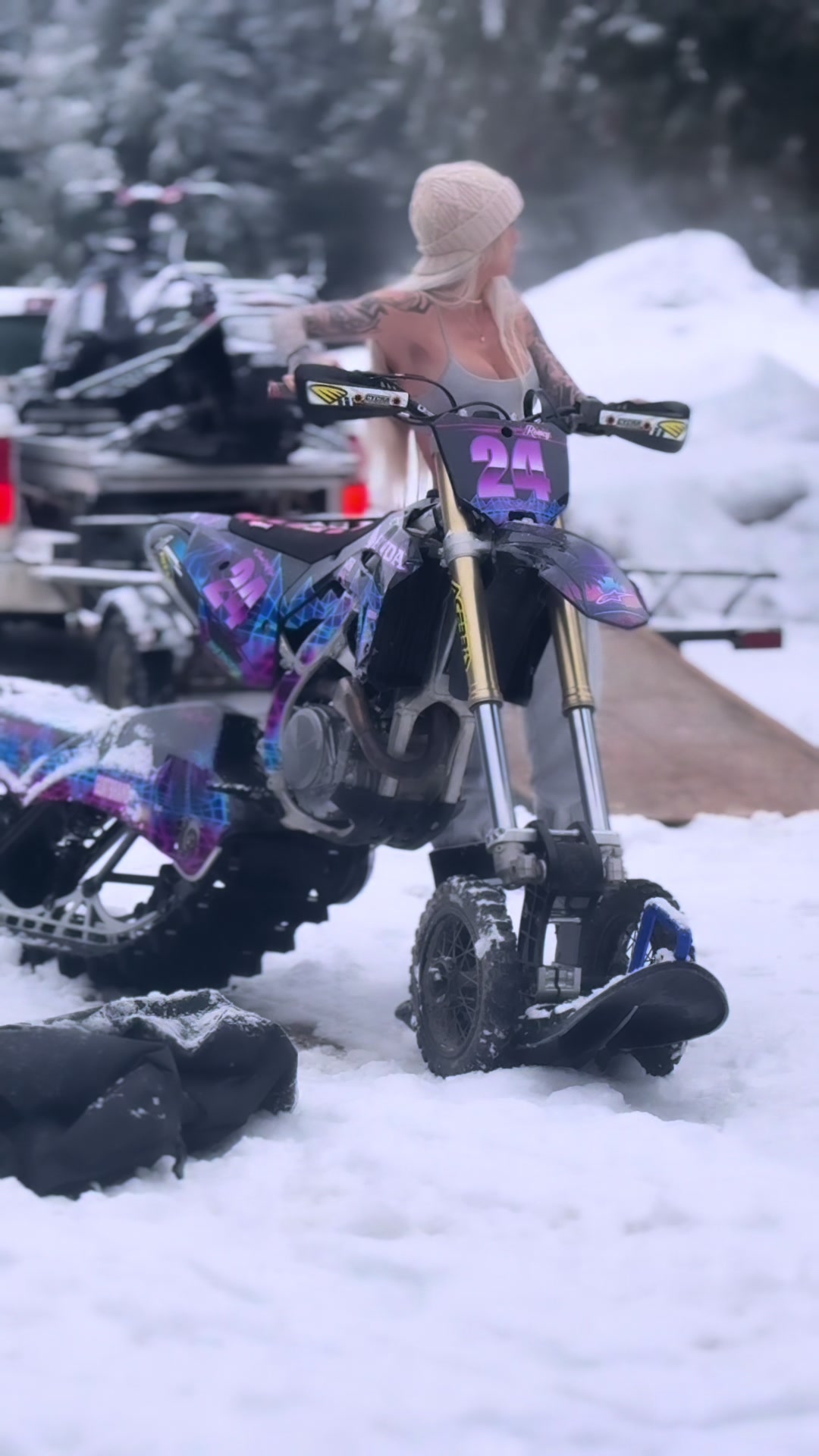 Yana Roney (@powderfluffgurl) - Urlebird