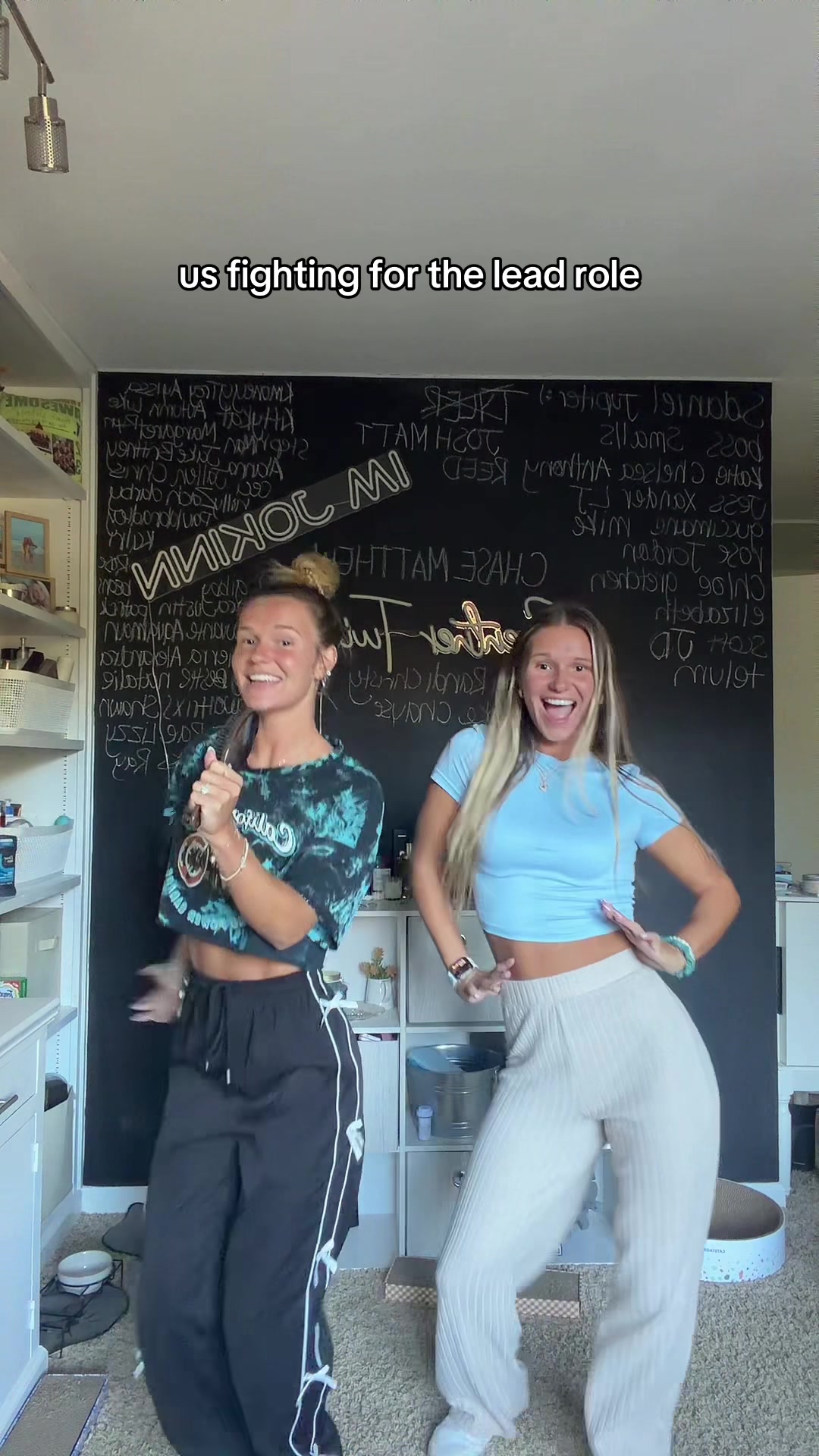 Sentner twins (@sentnertwins) - Urlebird