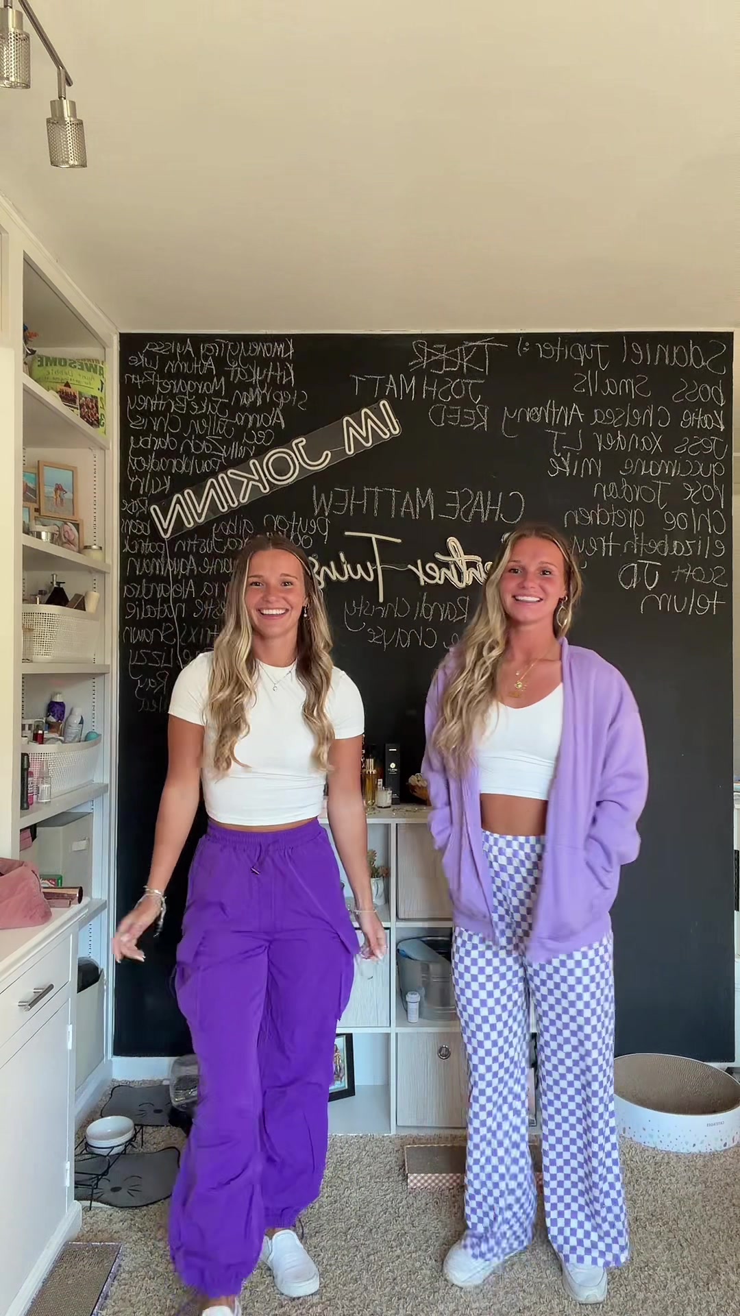 Sentner twins (@sentnertwins) - Urlebird