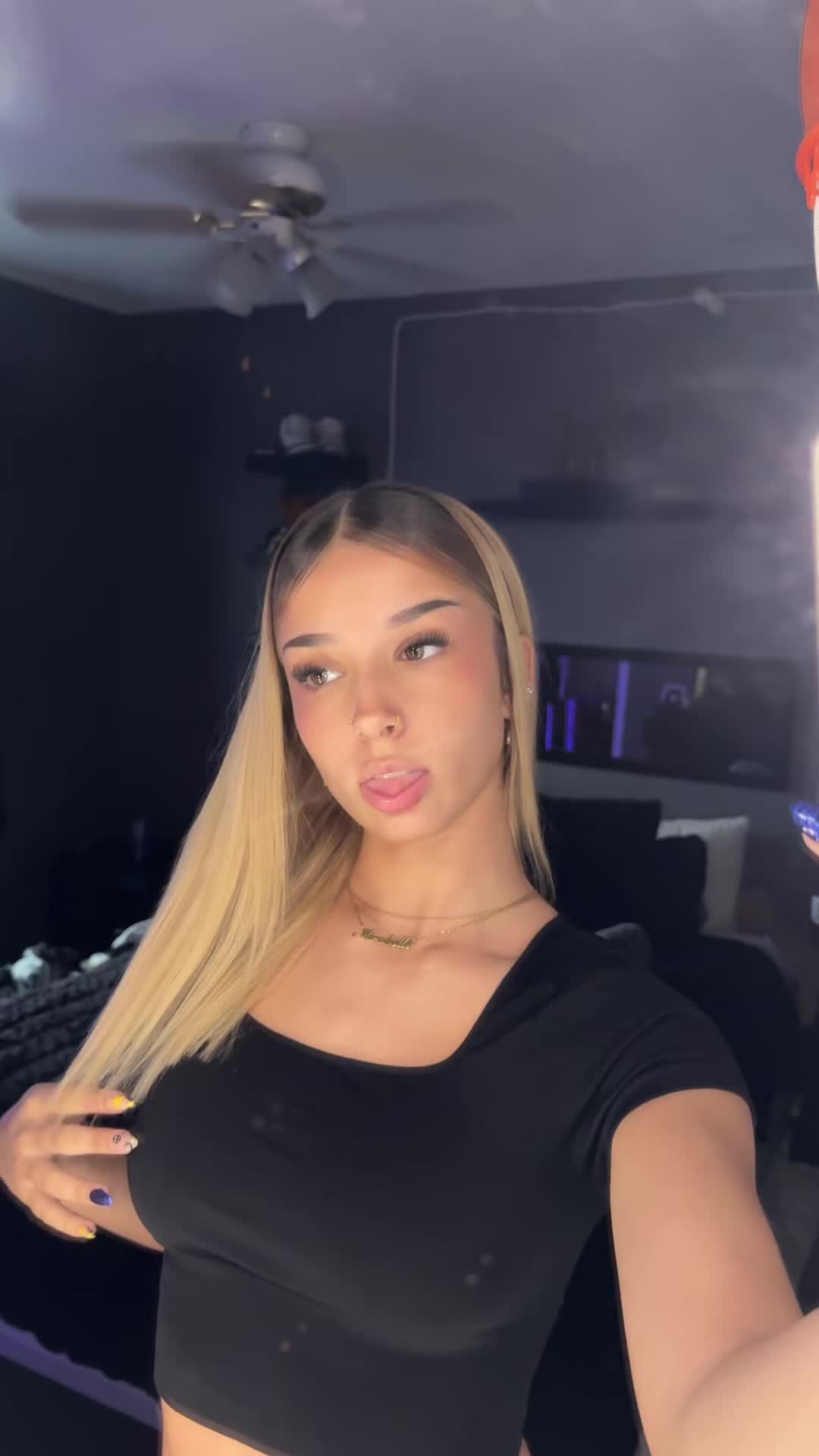 Miraa (@hearts2miraaa) - Urlebird