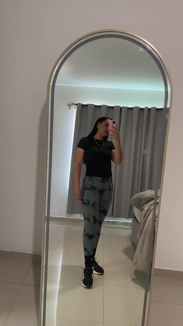 MONY GONZÁLEZZ💗 (@mony.gonzalezz) - Urlebird