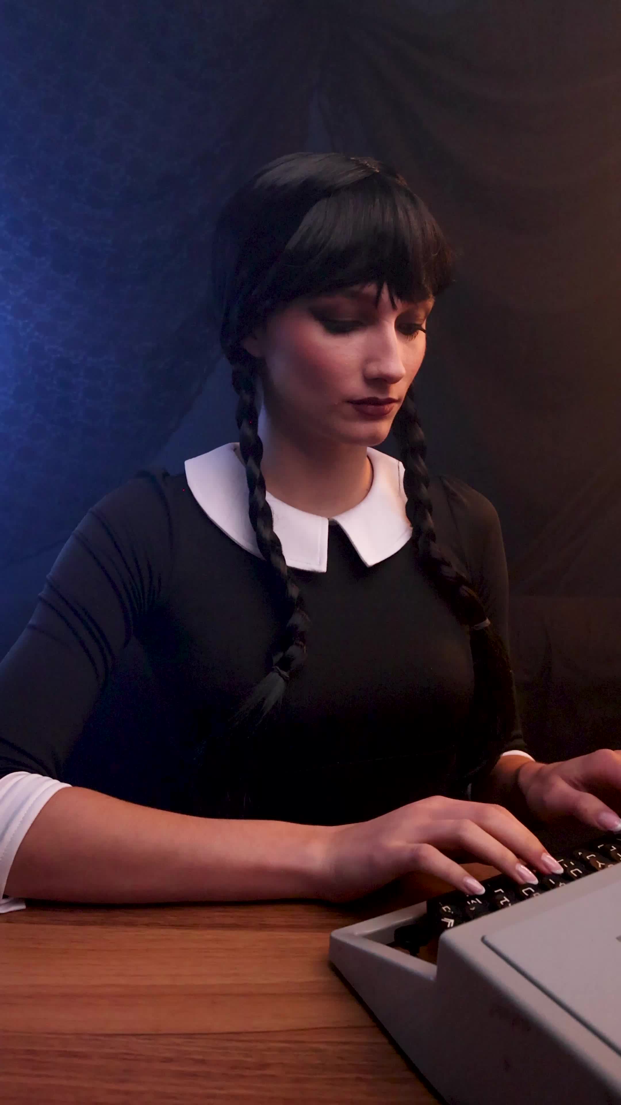 Nanou ASMR (@nanouasmrofficial) - Urlebird