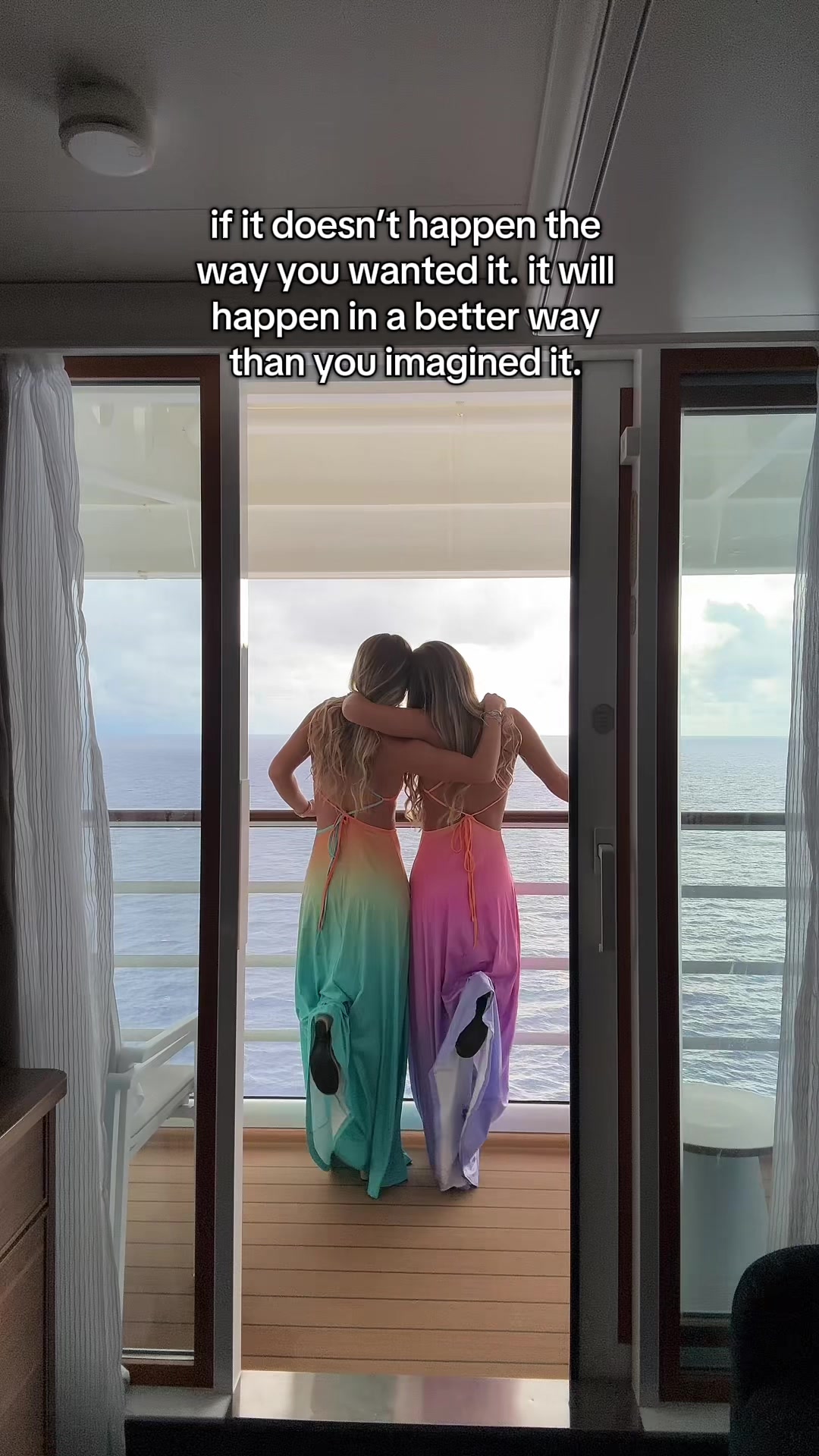 Sentner twins (@sentnertwins) - Urlebird