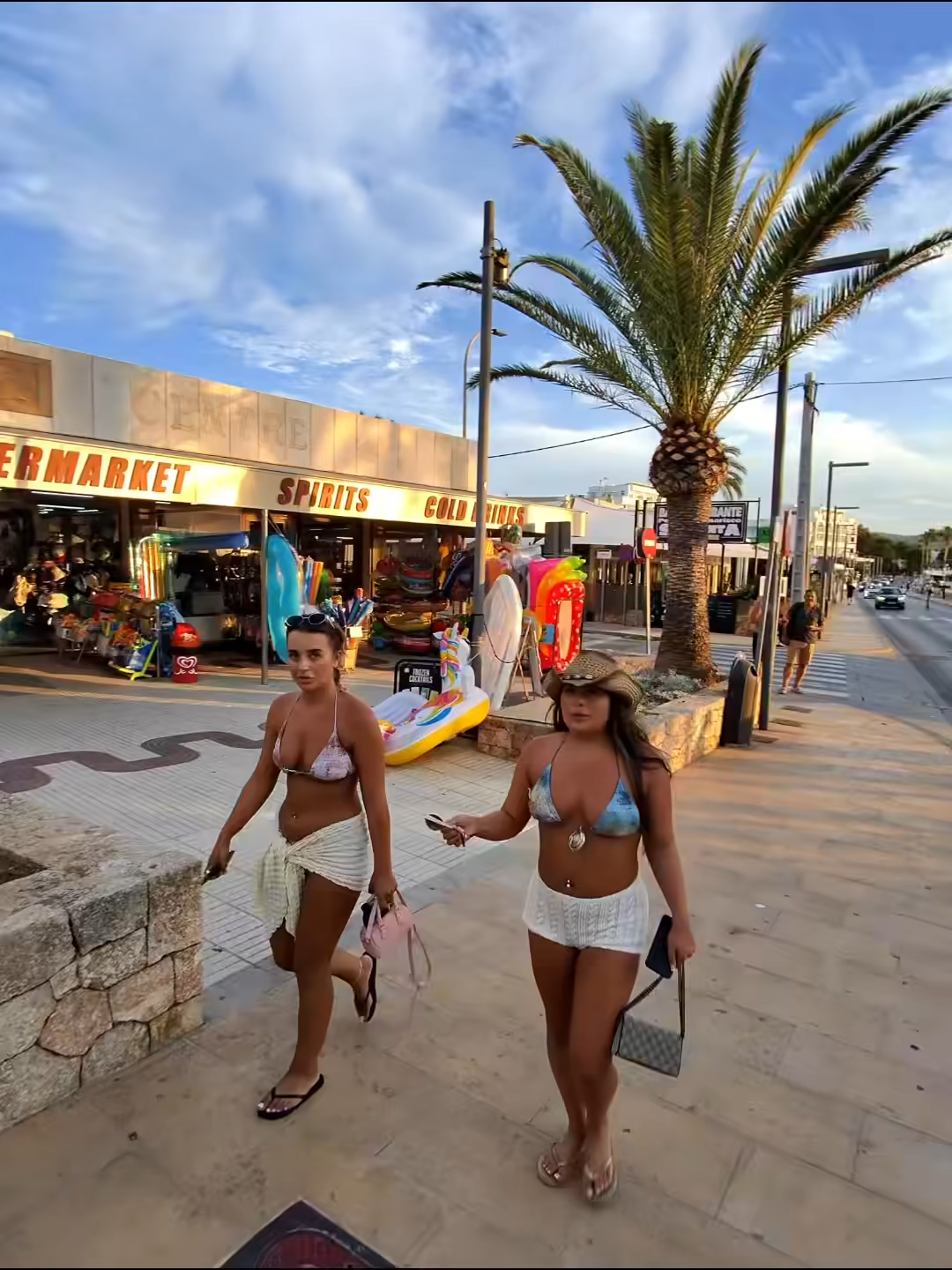 Aroomi Kim 🇰🇷 (@aroomikimmm) - Urlebird