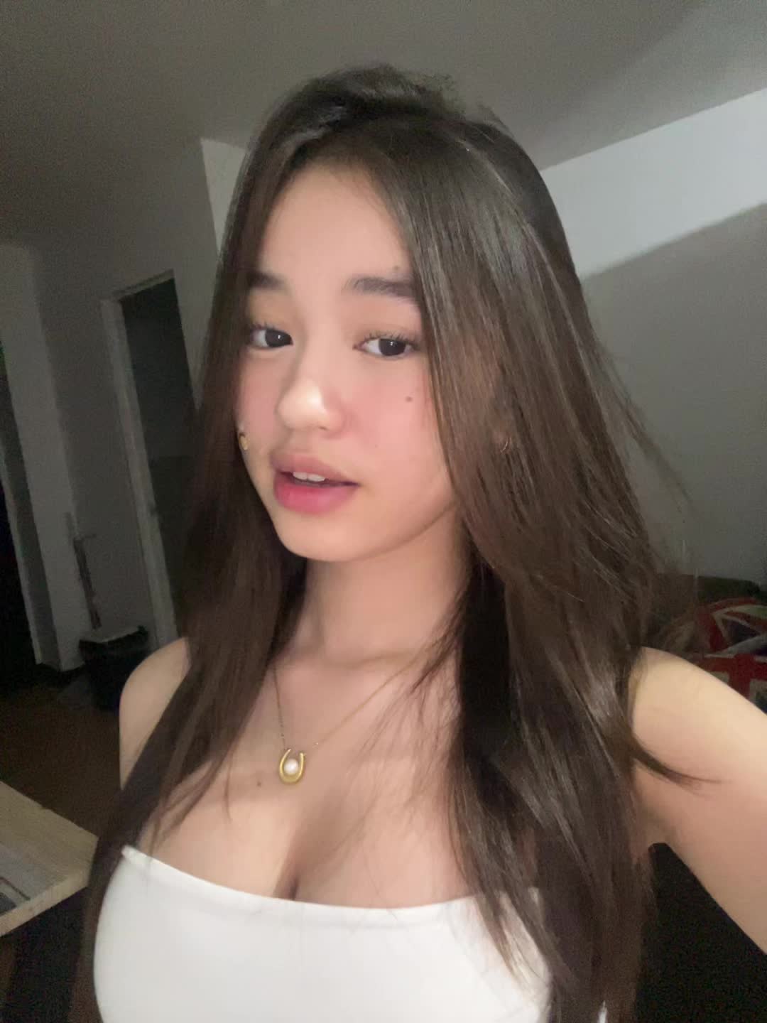 chichi (@chieezzeey) - Urlebird