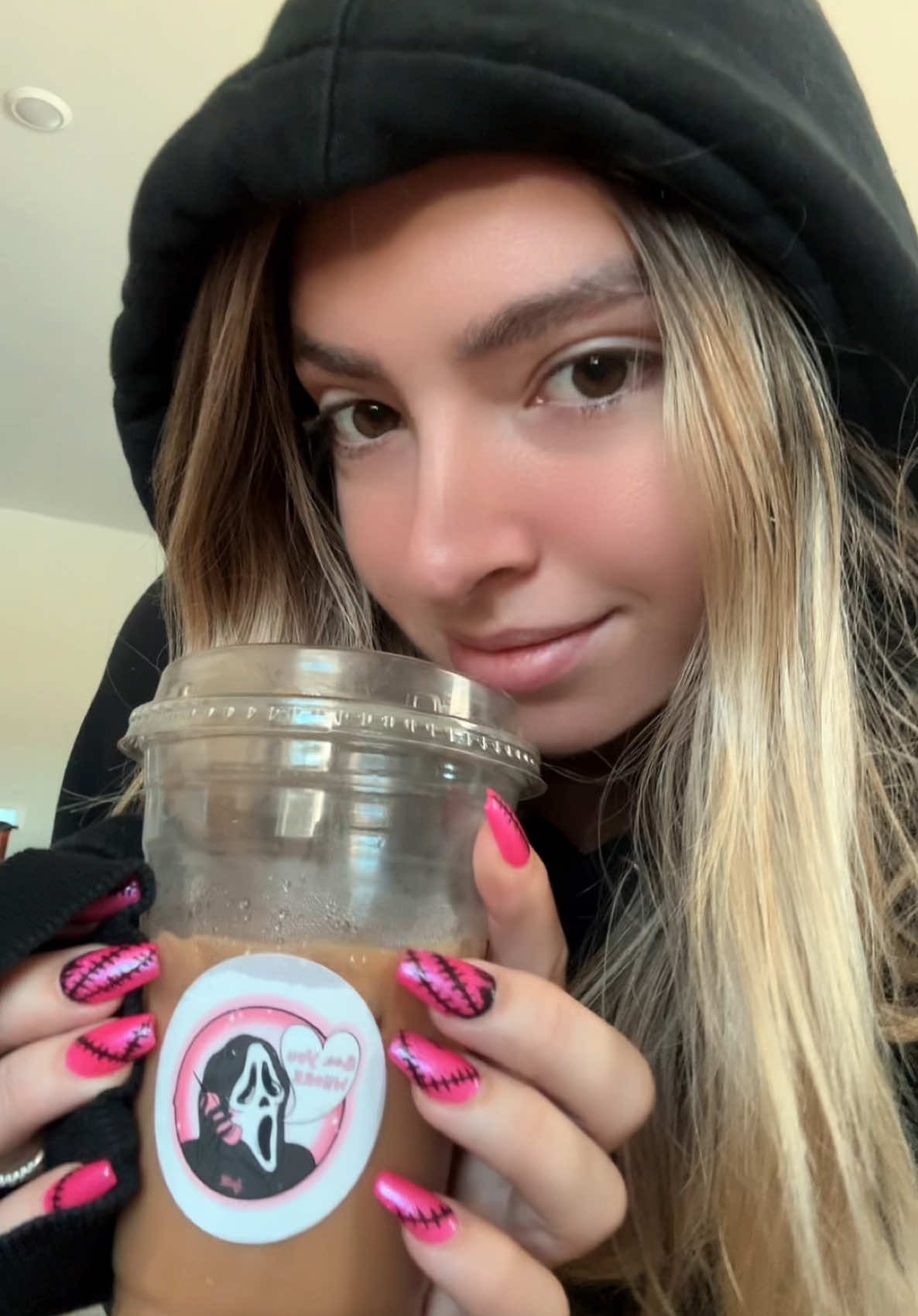 Carley (@carleycakeee) - Urlebird