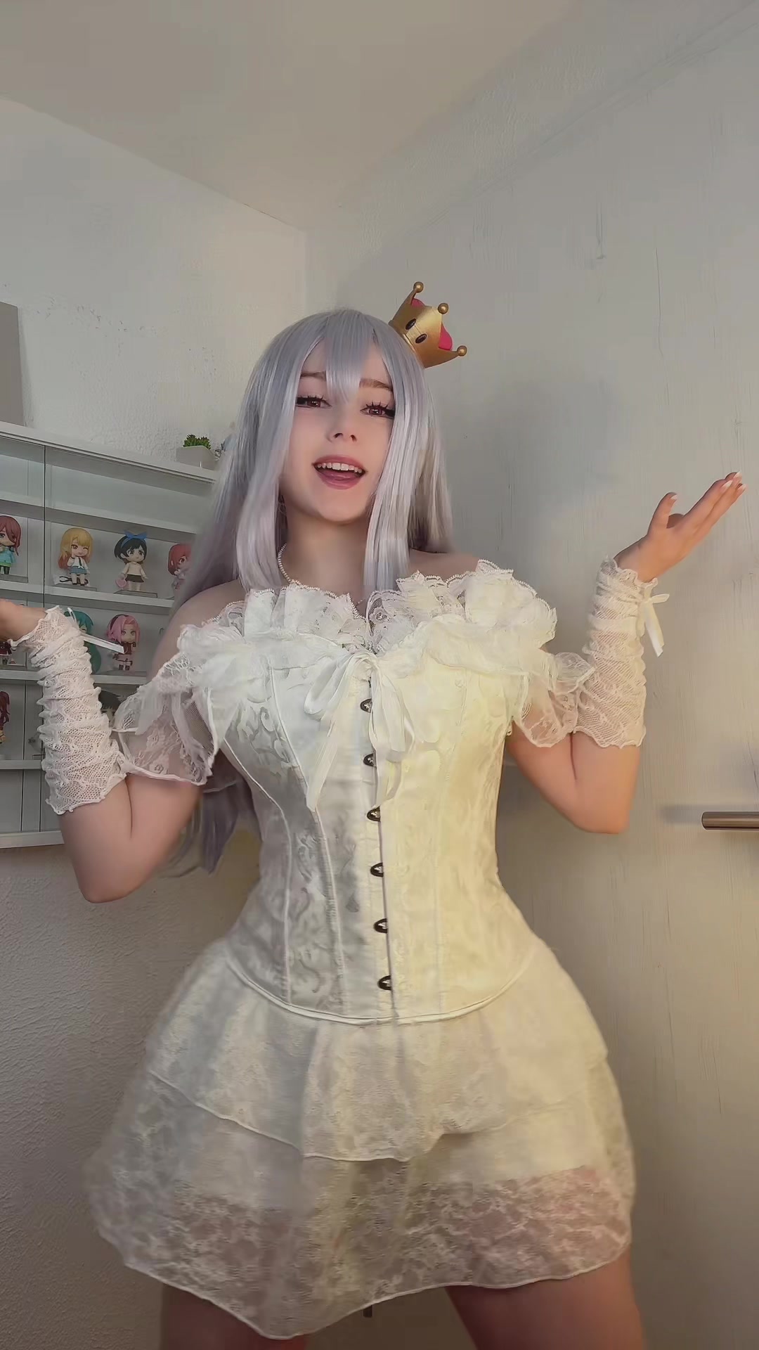 twitch.tv/upminaa (@upminaa.cos) - Urlebird