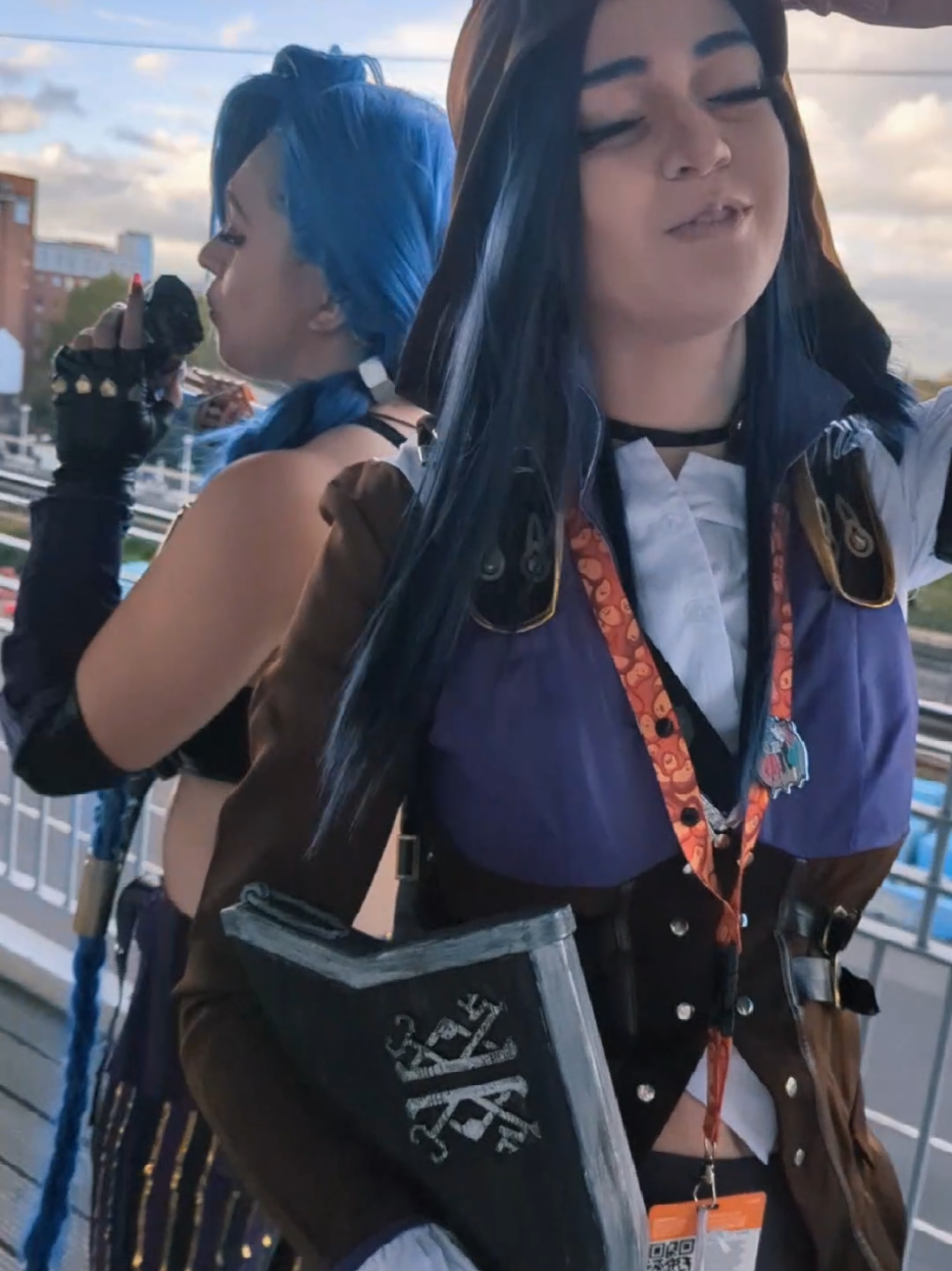#cringe (@meebee_cosplays) - Urlebird
