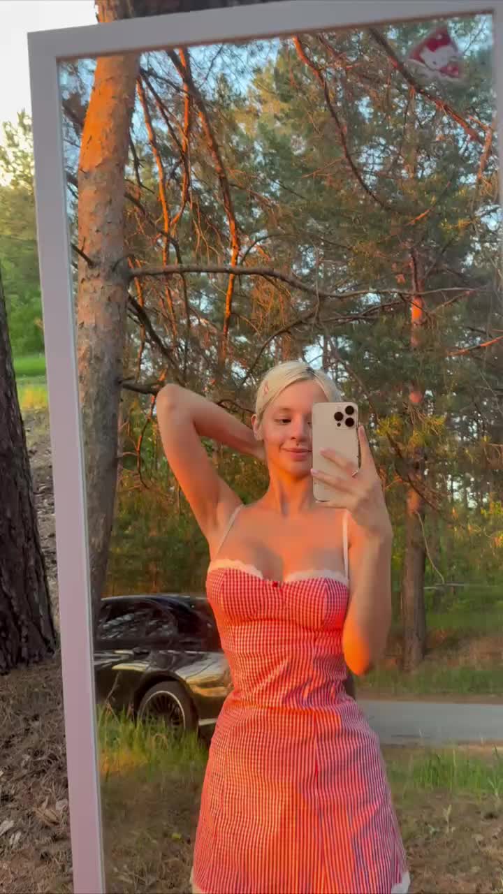 lesi_moonie (@lesi_moonie) - Urlebird