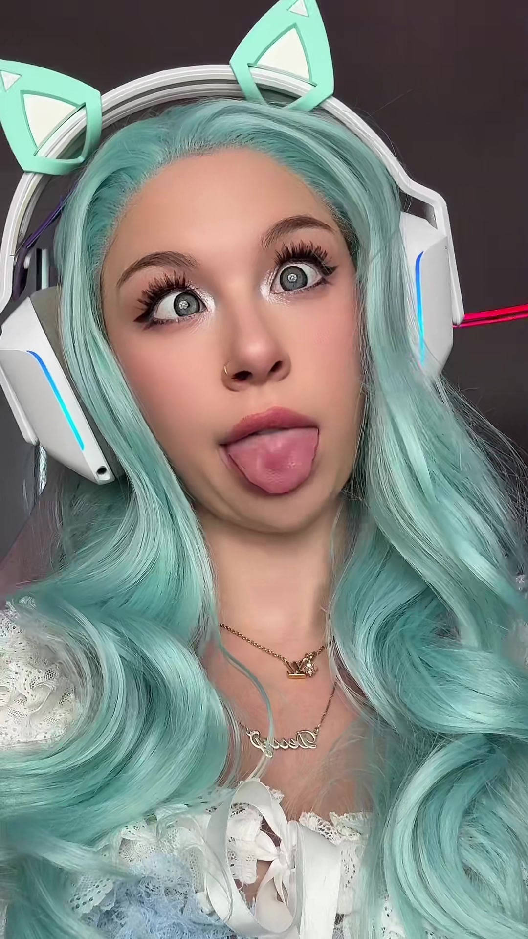 Mother and Daughter share the same | THE FAN BUS (@officialfanbus)