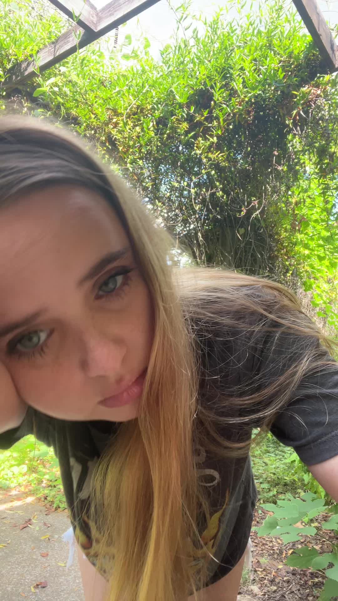 Bella Marie Berrada (@bellaberrada) - Urlebird