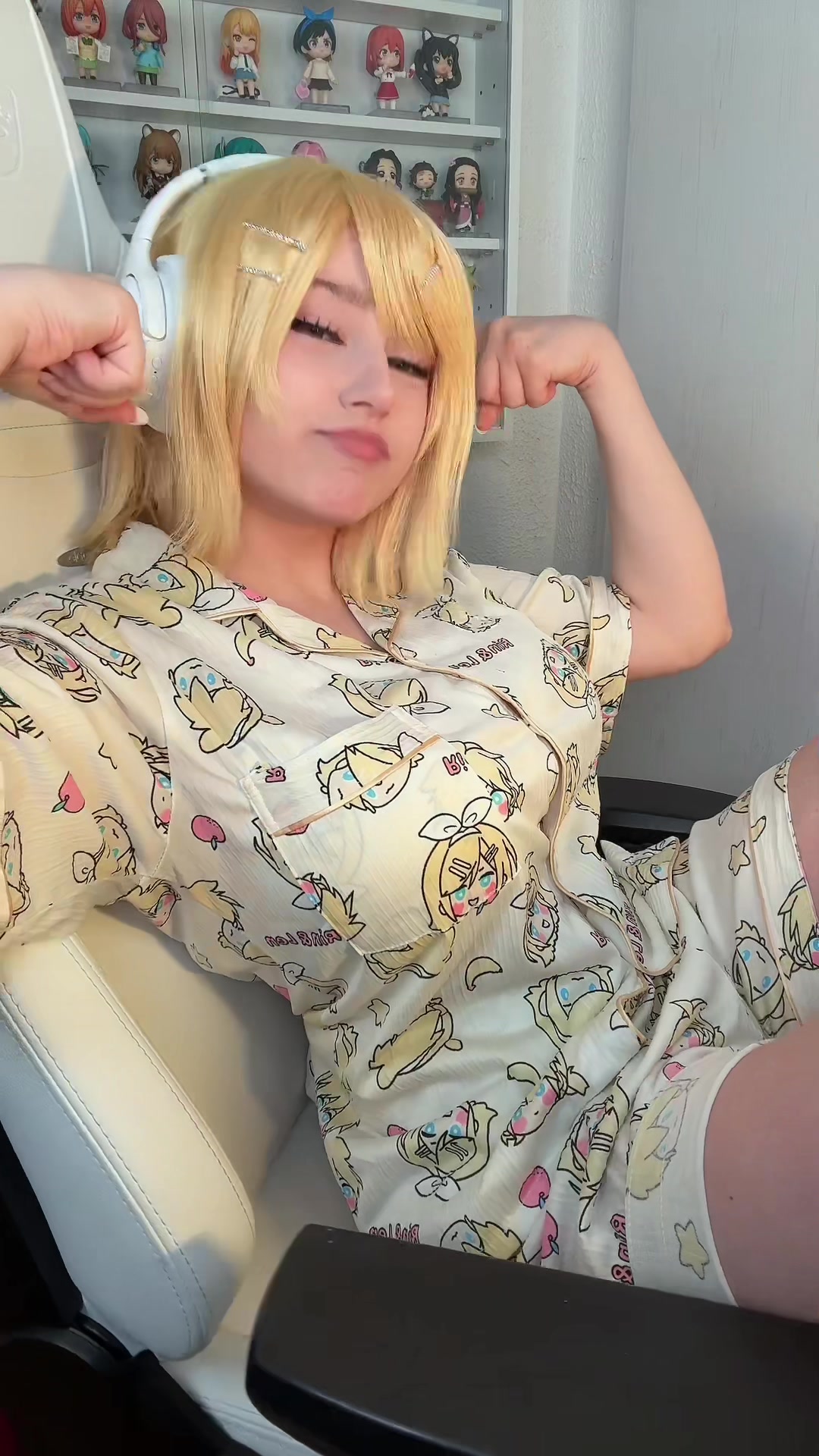 twitch.tv/upminaa (@upminaa.cos) - Urlebird