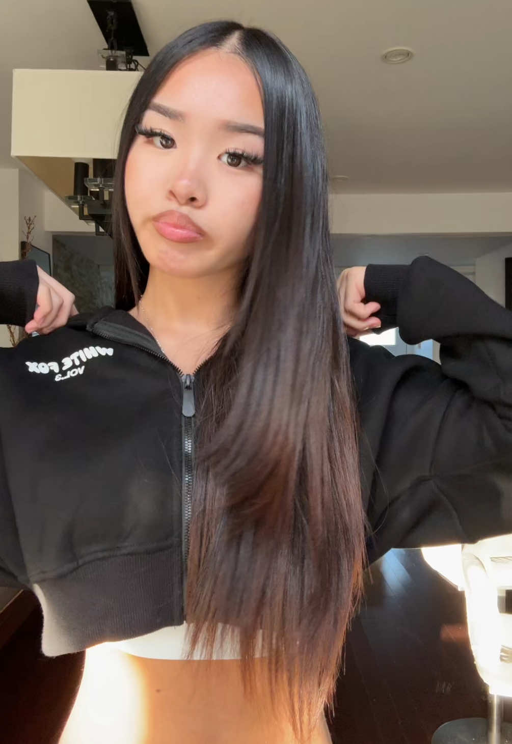 Bodybuilder flexing his big muscles in | Hunk Dump (@hunk.dump)