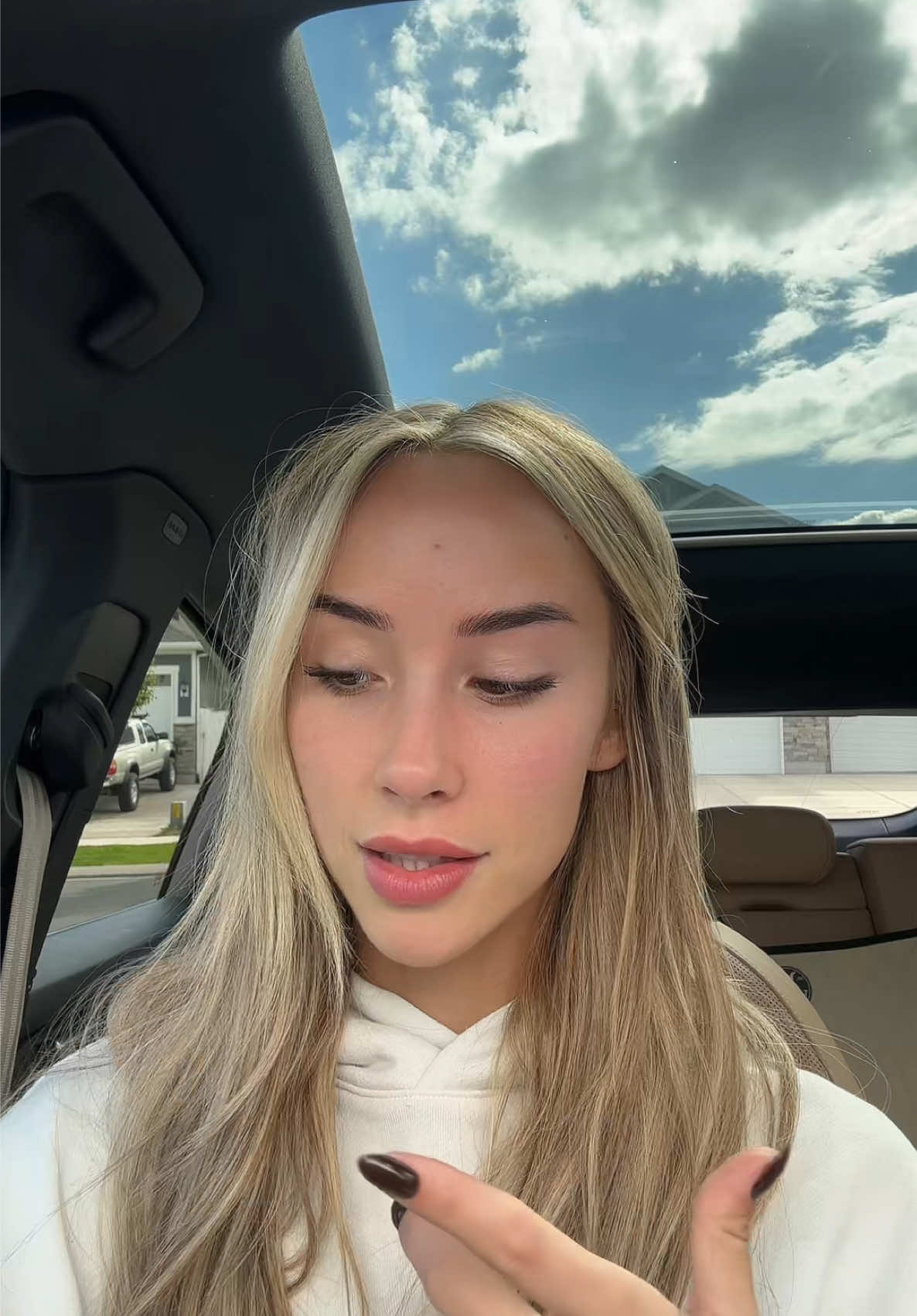 Kat (@kat_braden) - Urlebird