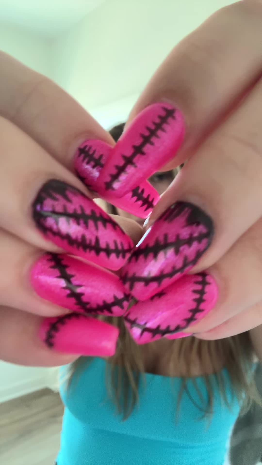 Carley (@carleycakeee) - Urlebird